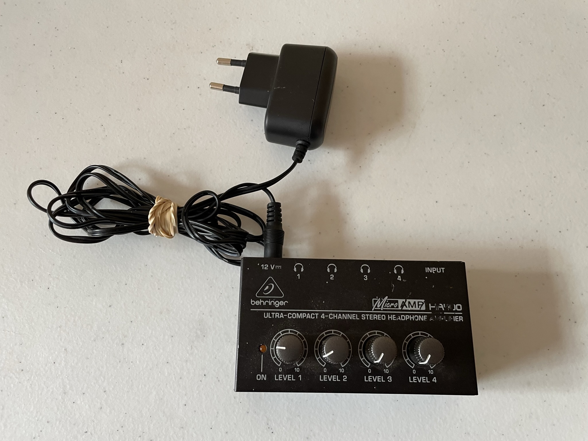 MICROAMP HA400 - Behringer MICROAMP HA400 - Audiofanzine