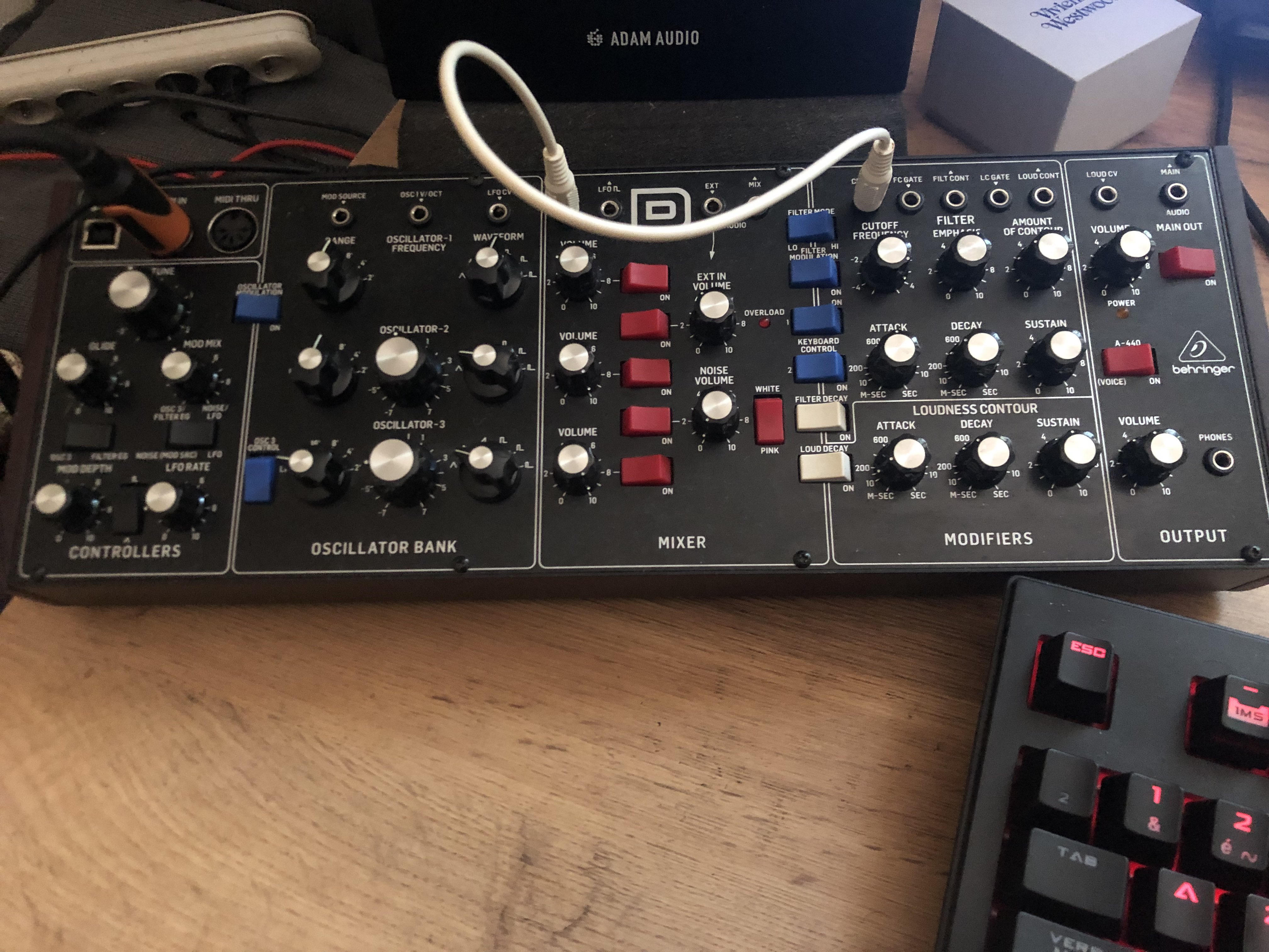 Model D - Behringer Model D - Audiofanzine