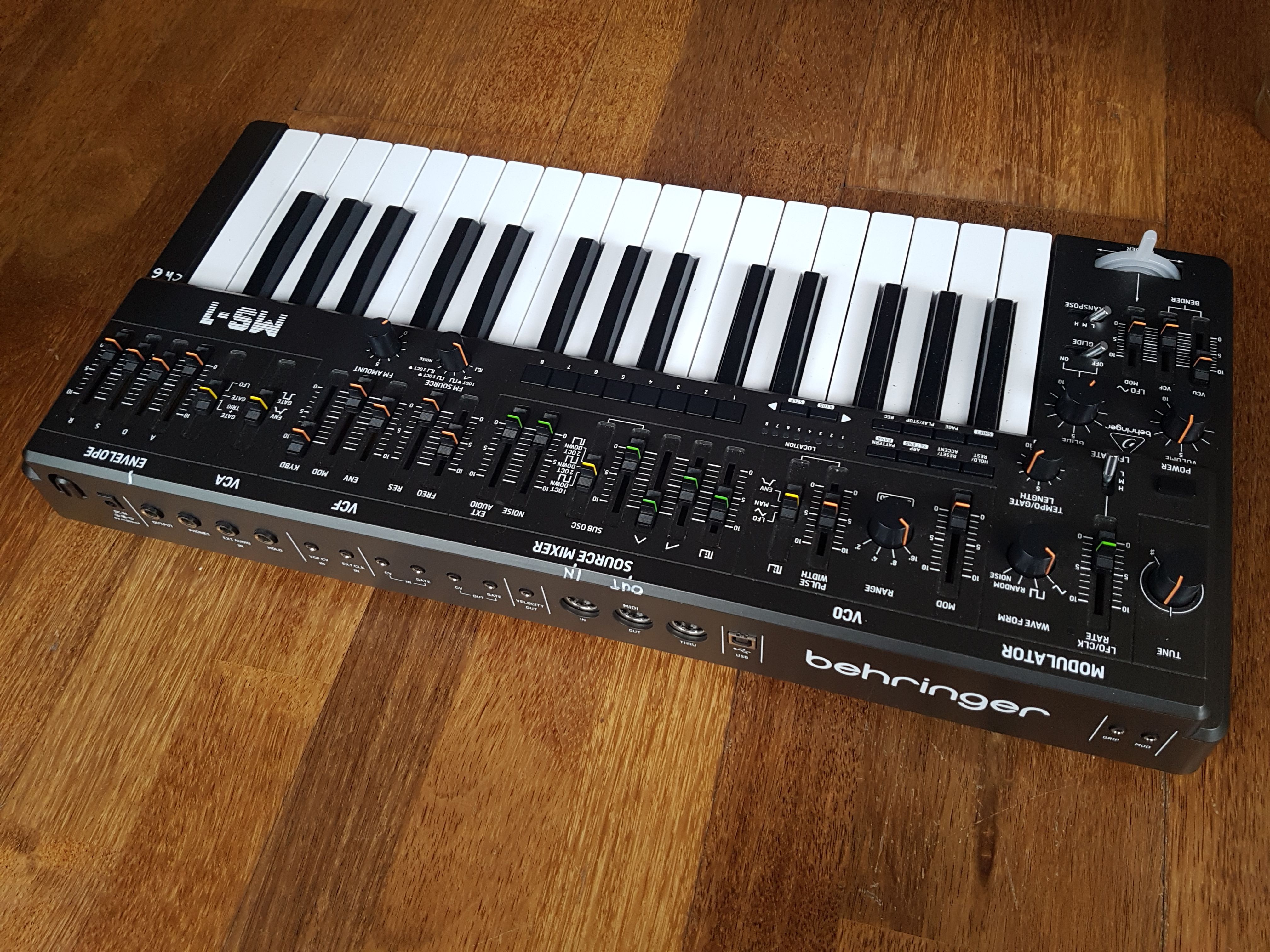 MS-1 - Behringer MS-1 - Audiofanzine