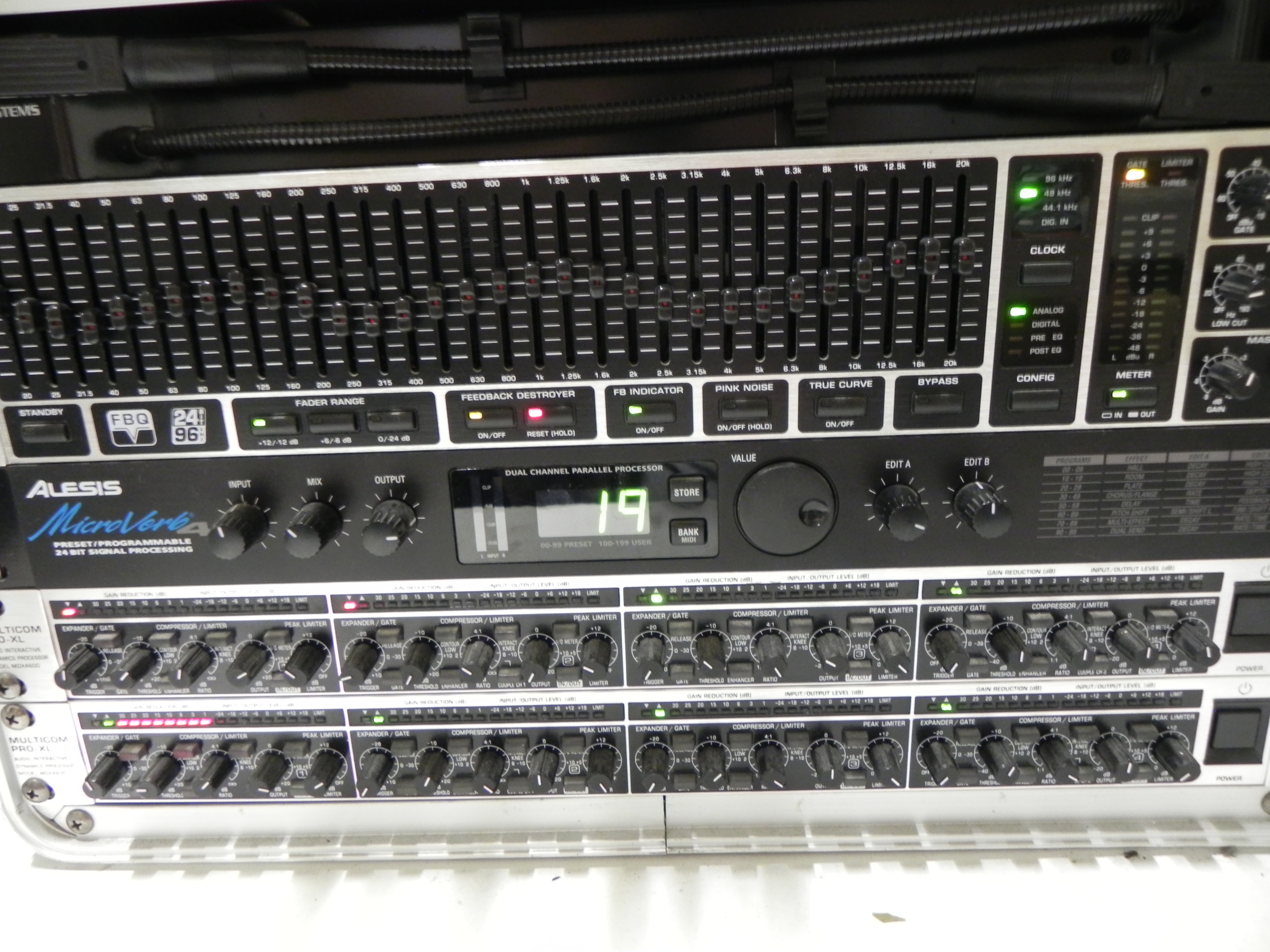 MULTICOM PRO-XL MDX4600 - Behringer Multicom Pro-XL MDX4600 - Audiofanzine