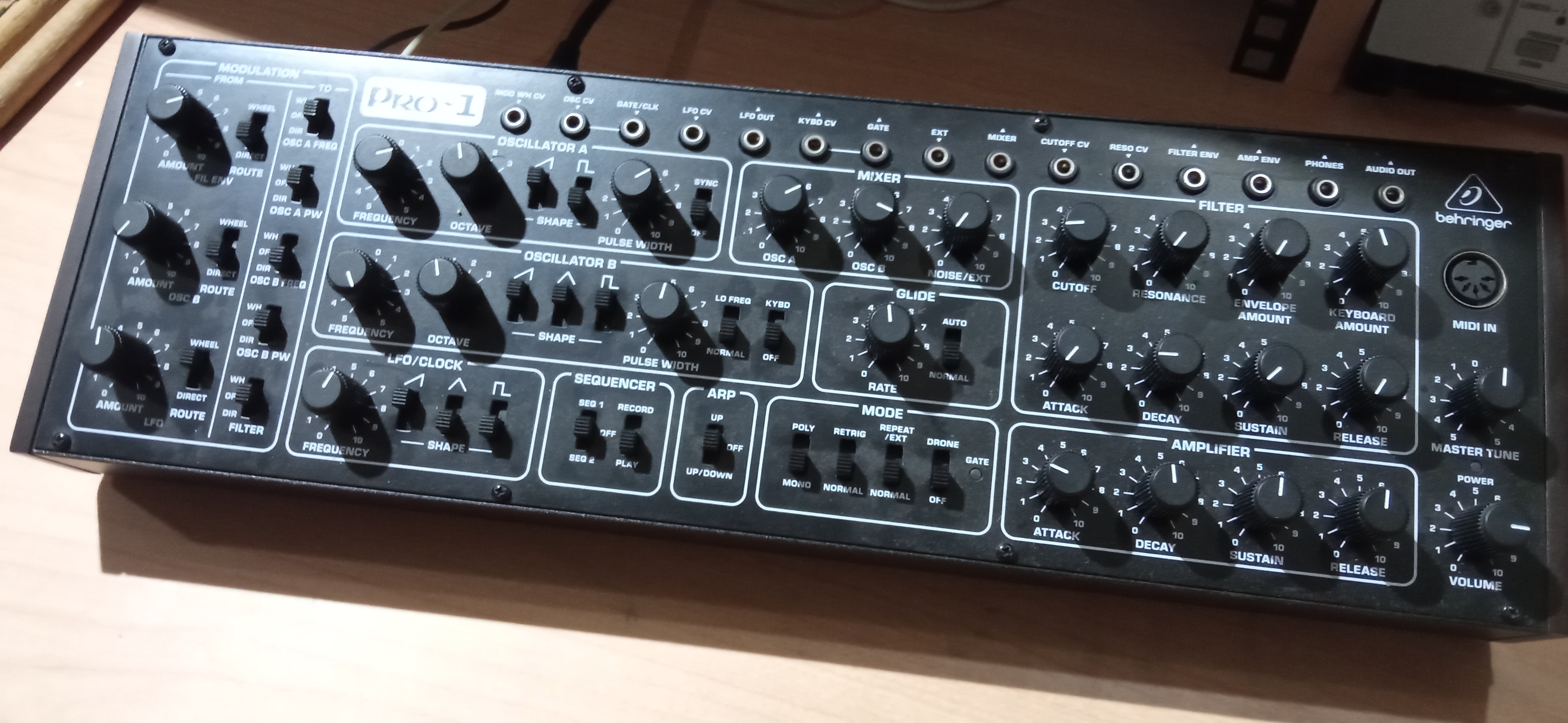 Pro-1 - Behringer Pro-1 - Audiofanzine