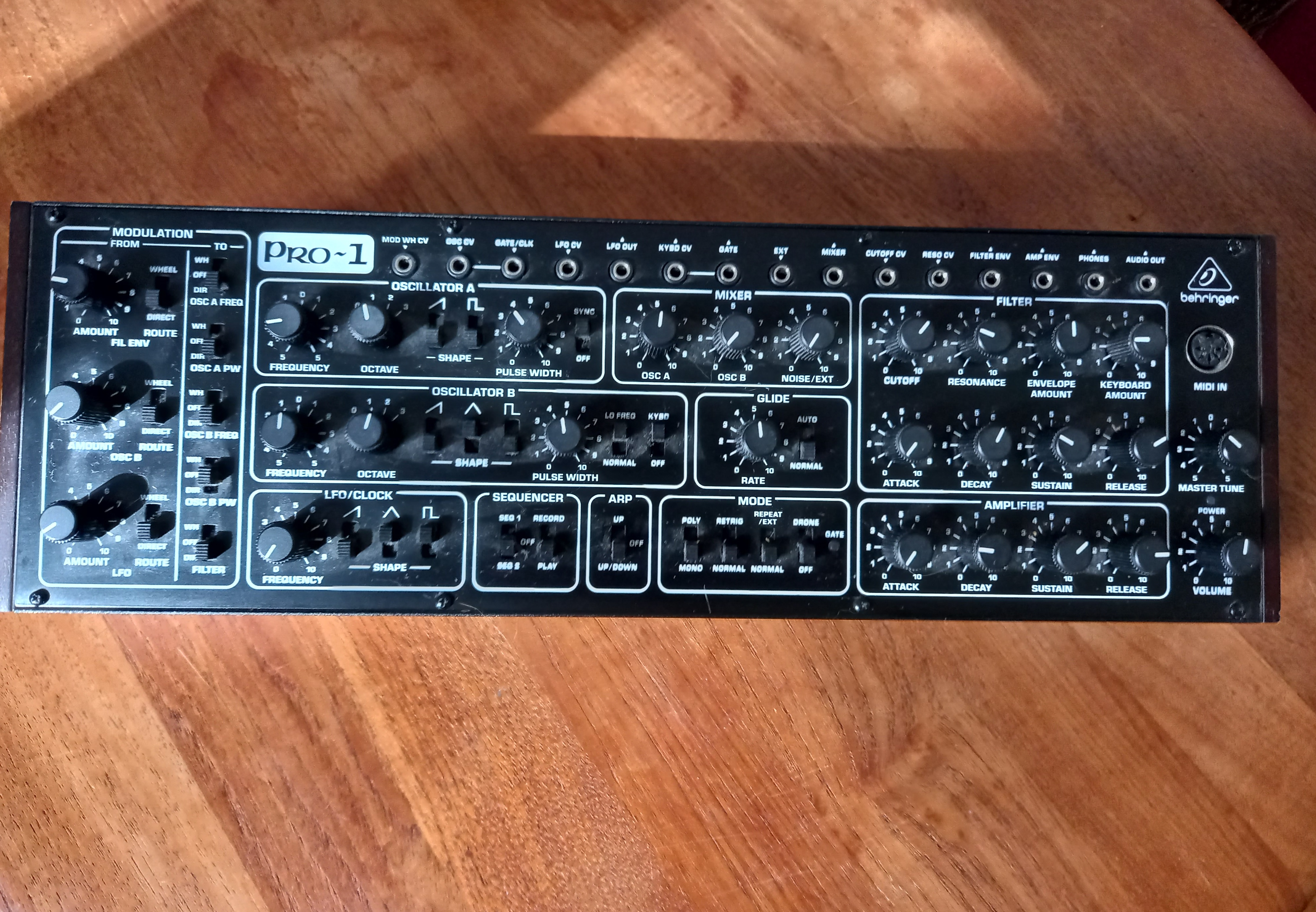 Pro-1 - Behringer Pro-1 - Audiofanzine