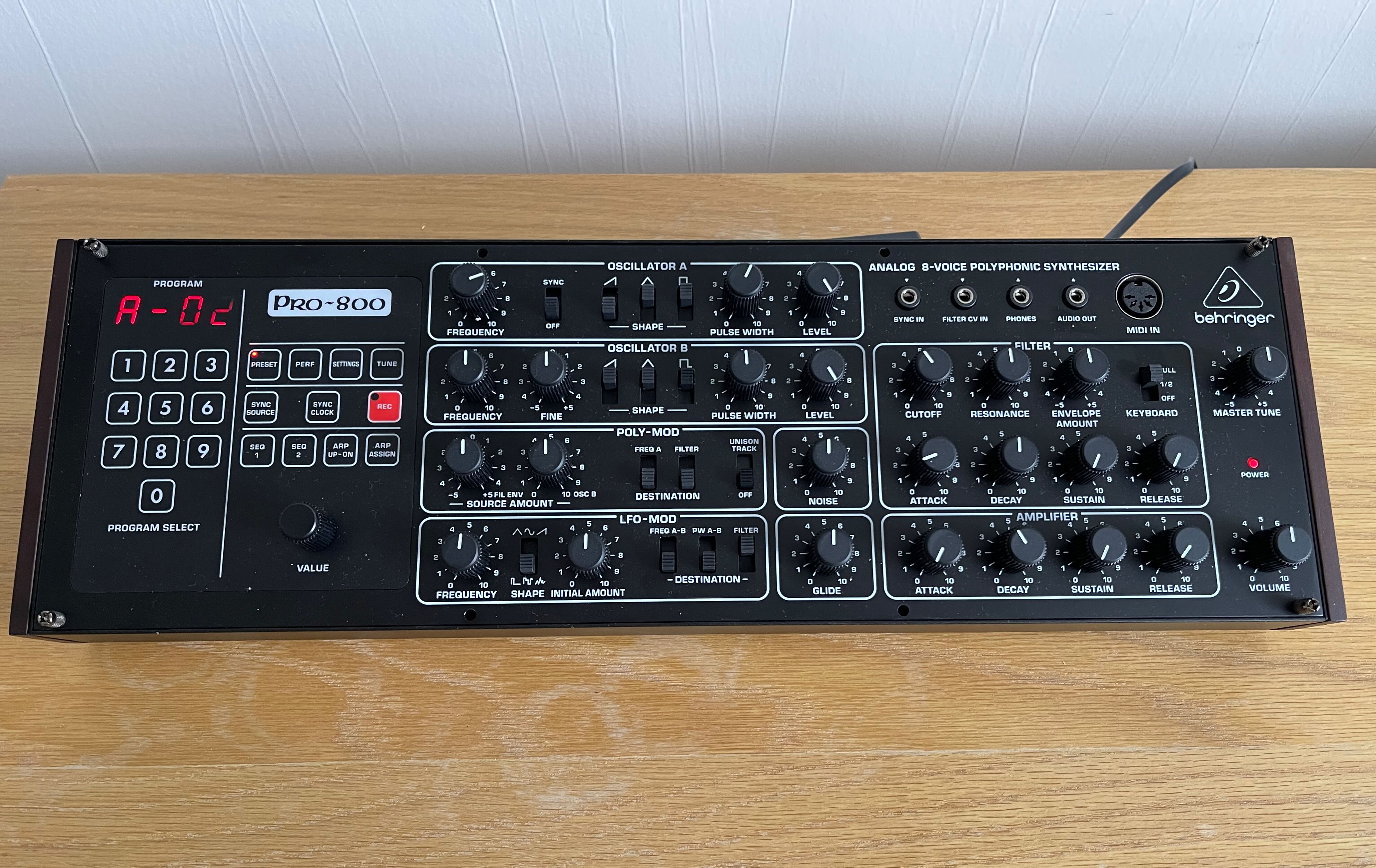 Pro-800 - Behringer Pro-800 - Audiofanzine