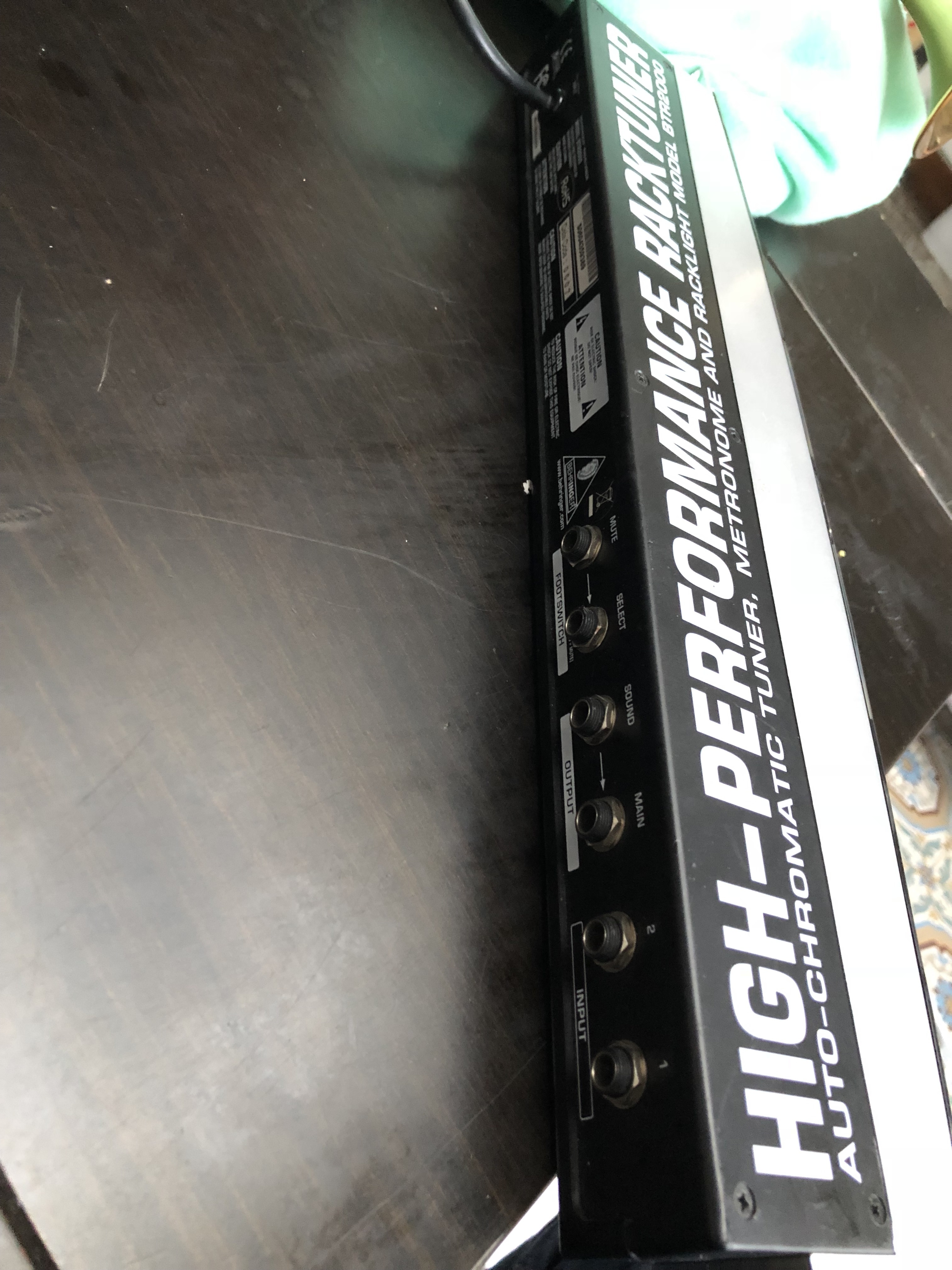 RACKTUNER BTR2000 - Behringer Racktuner BTR2000 - Audiofanzine