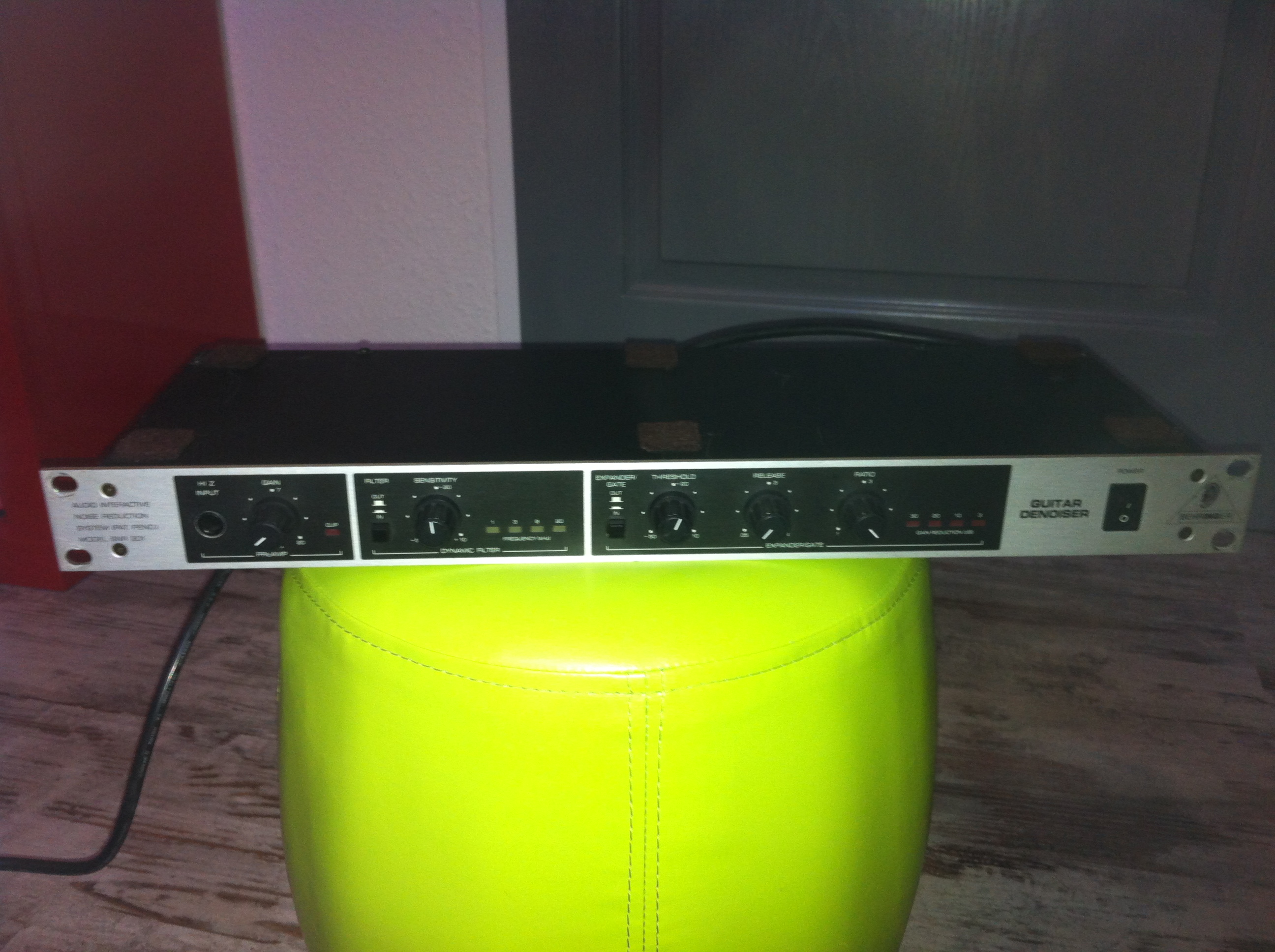 SNR201 GUITAR DENOISER - Behringer SNR201 Guitar Denoiser - Audiofanzine