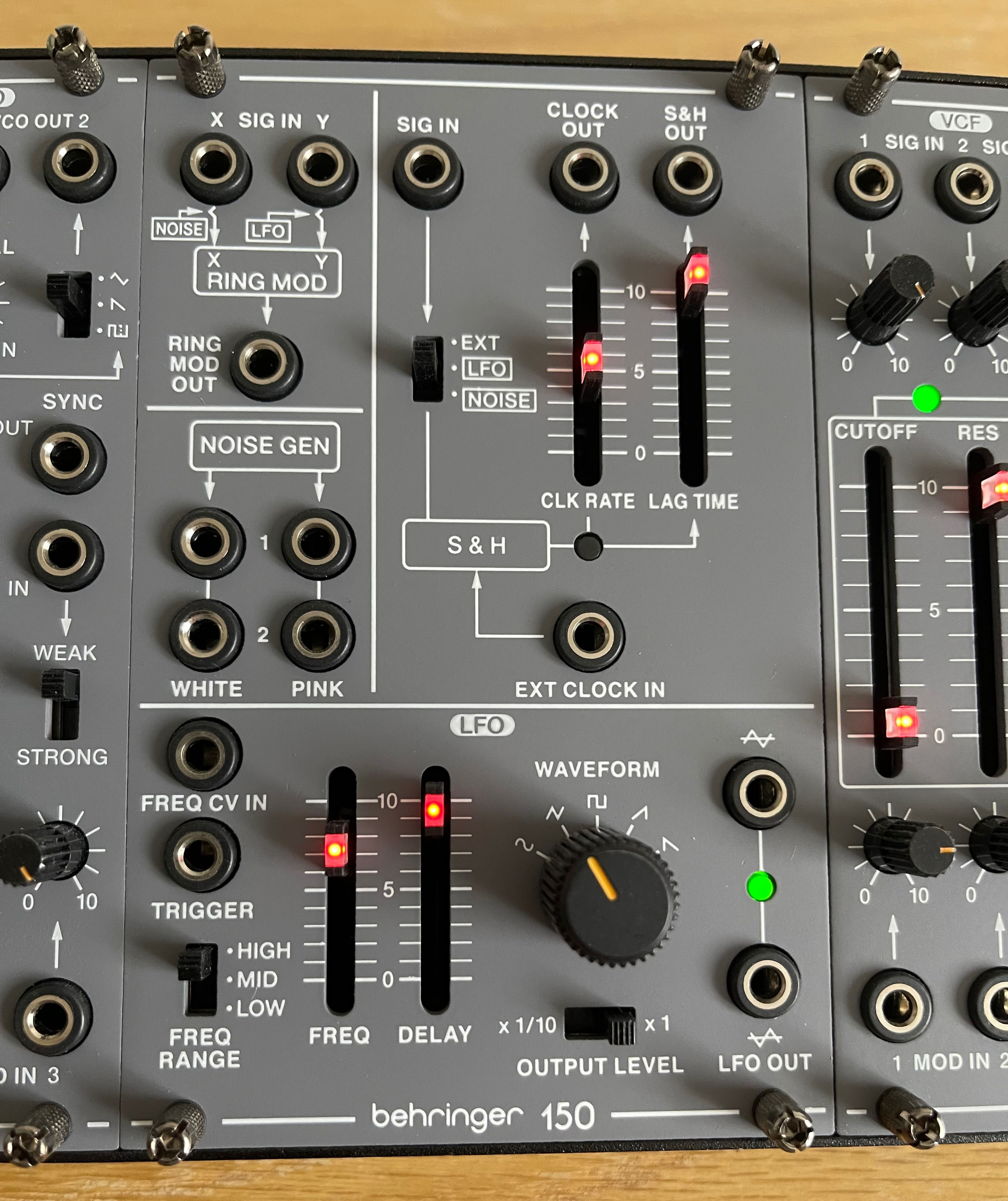 System 100 - Behringer System 100 - Audiofanzine