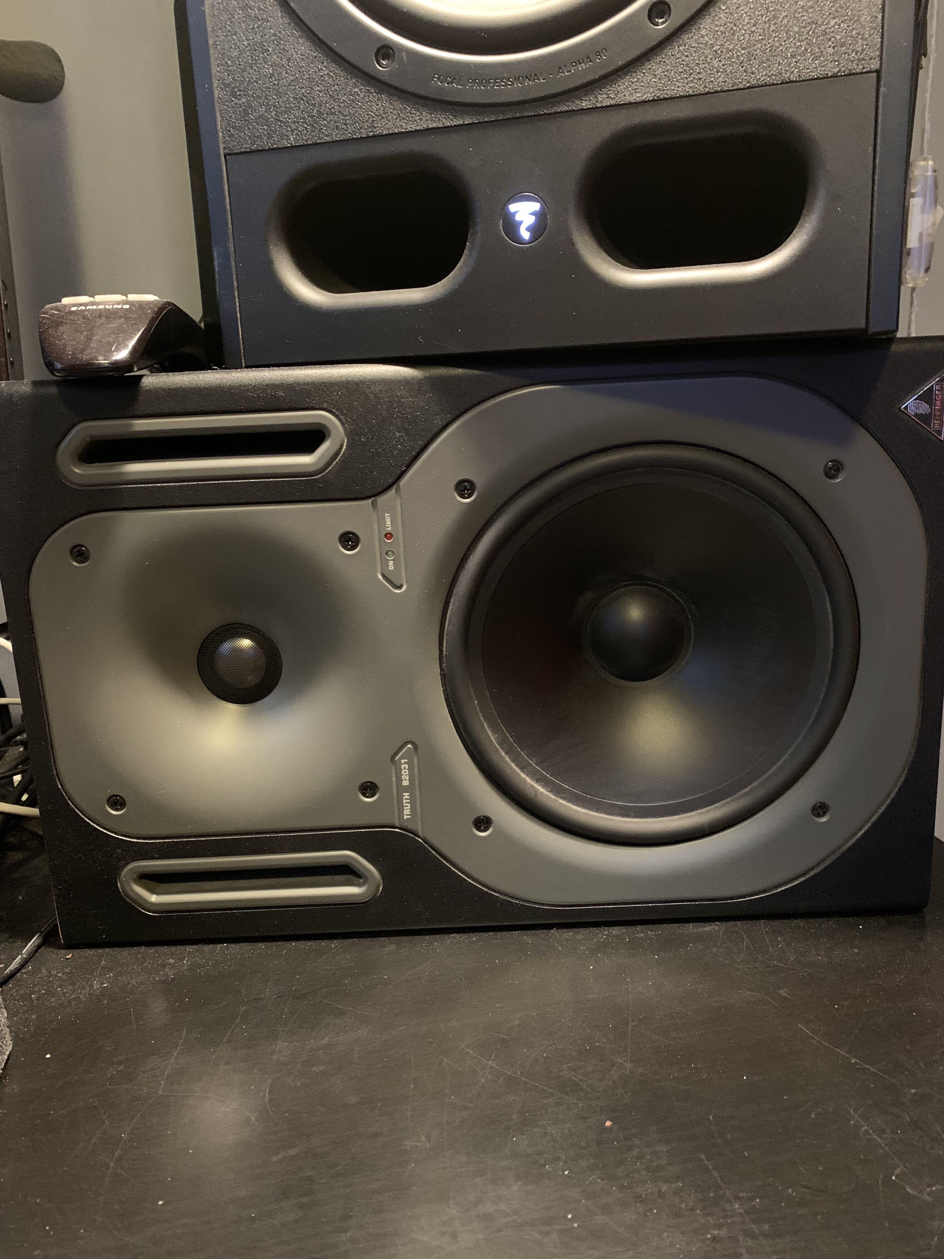 Truth B2031 - Behringer Truth B2031 - Audiofanzine