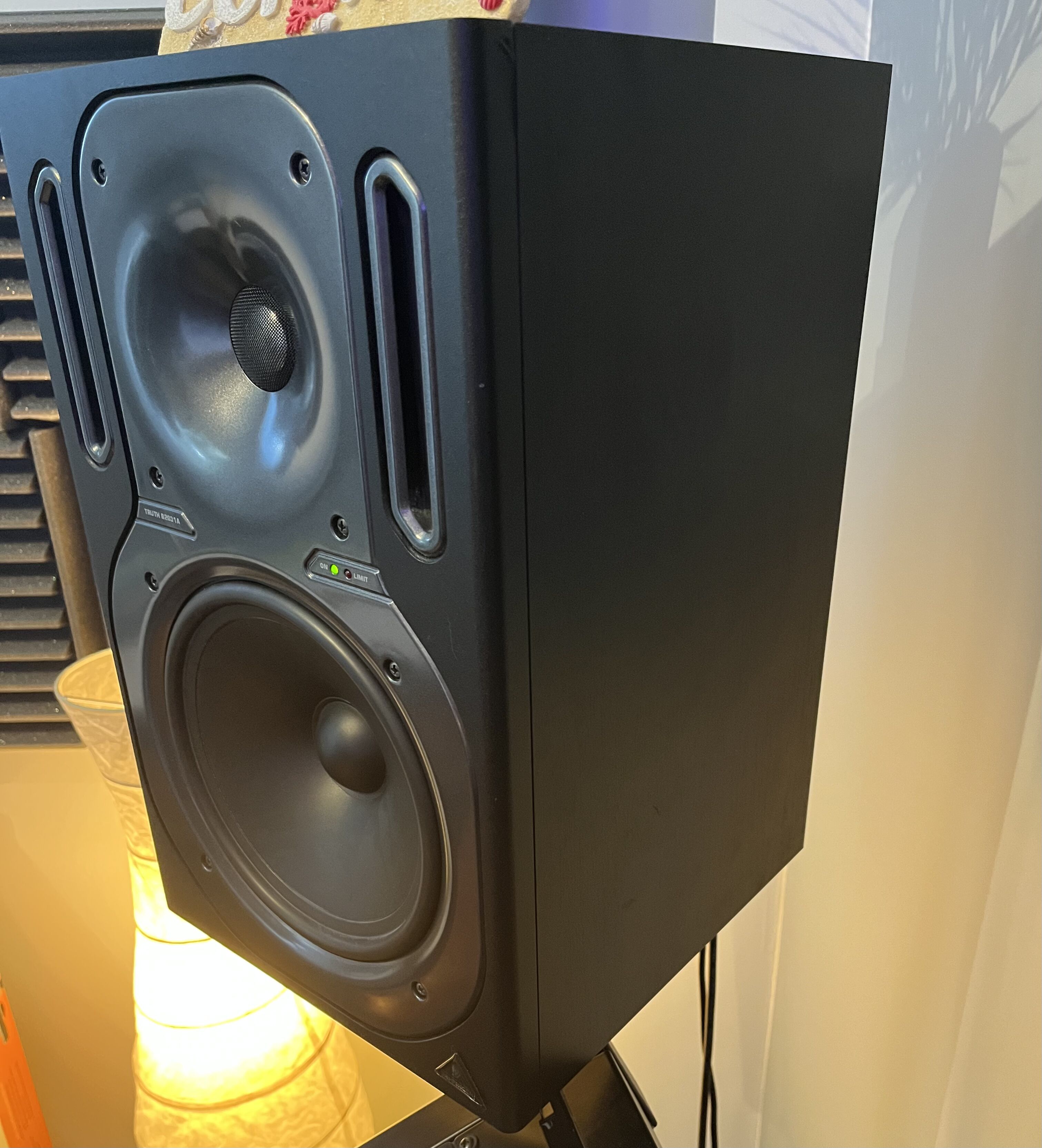 Truth B2031A - Behringer Truth B2031A - Audiofanzine