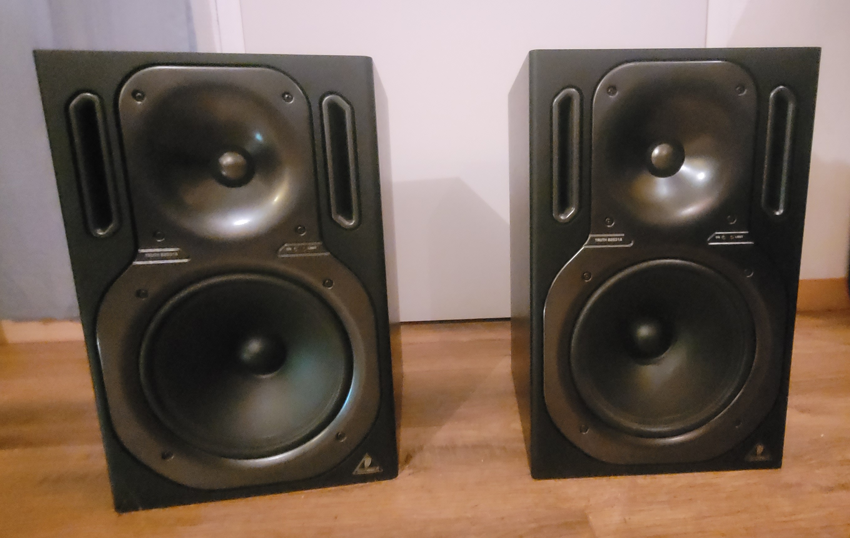 Truth B2031A - Behringer Truth B2031A - Audiofanzine