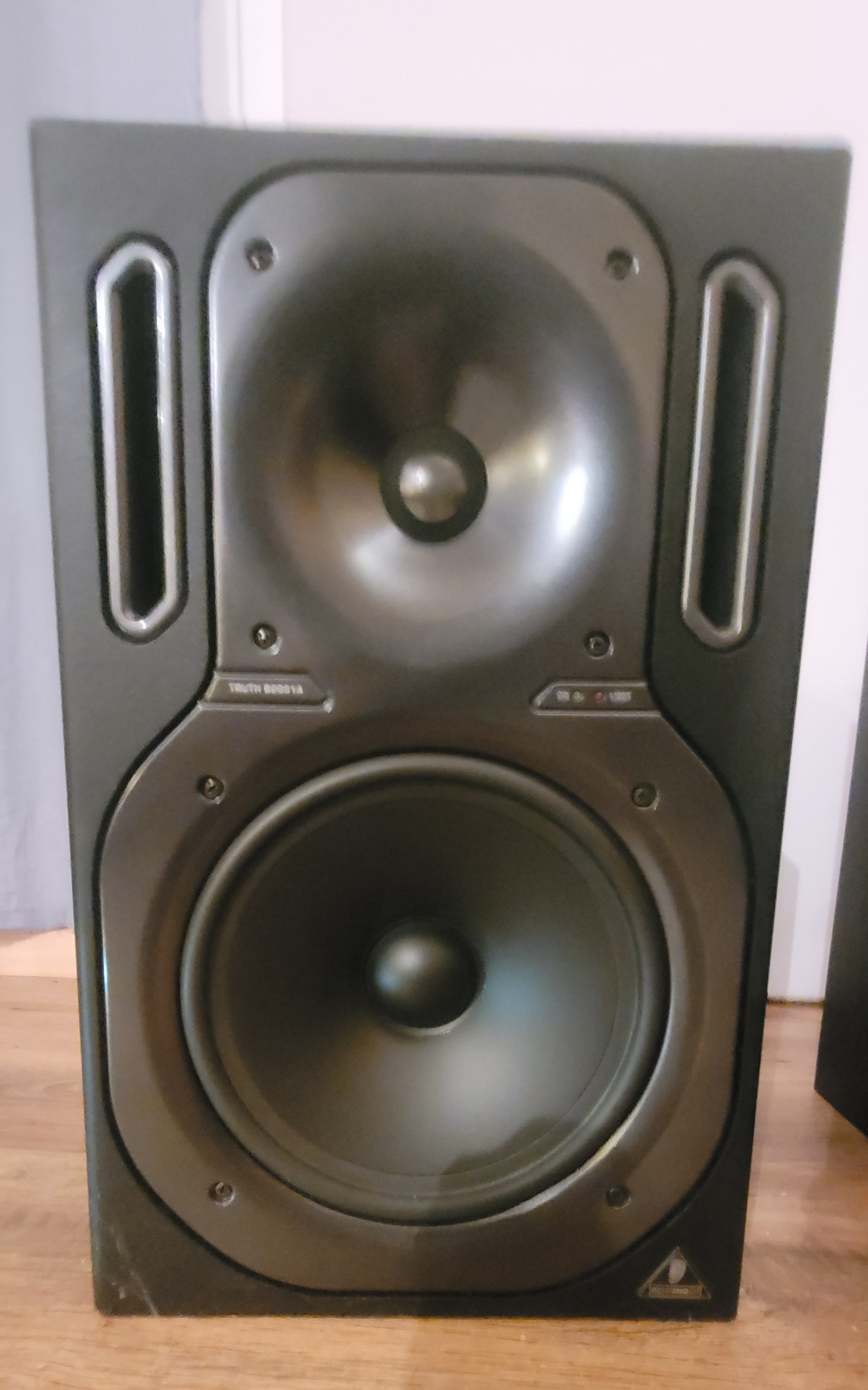 Truth B2031A - Behringer Truth B2031A - Audiofanzine