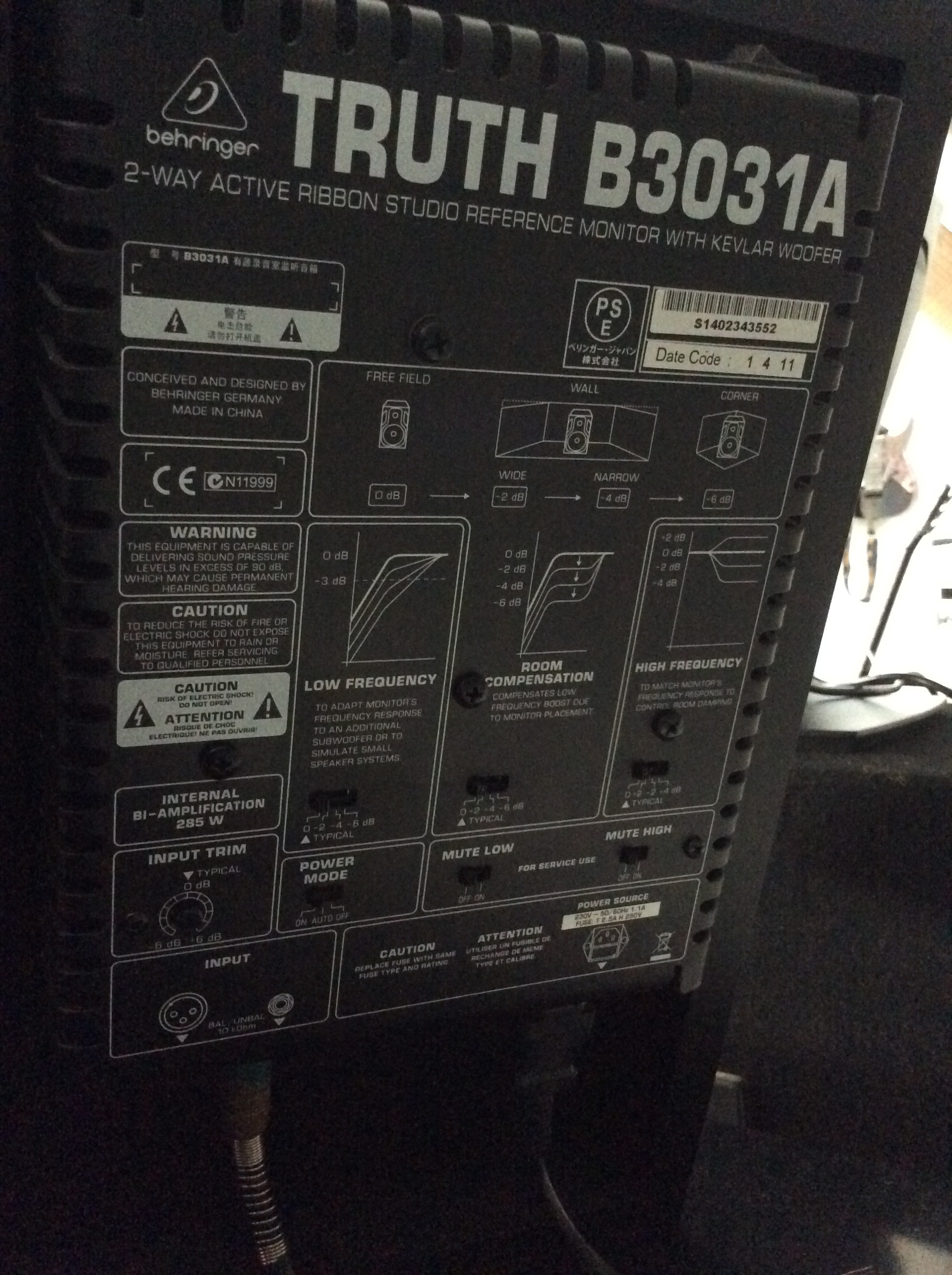 TRUTH B3031A - Behringer Truth B3031A - Audiofanzine