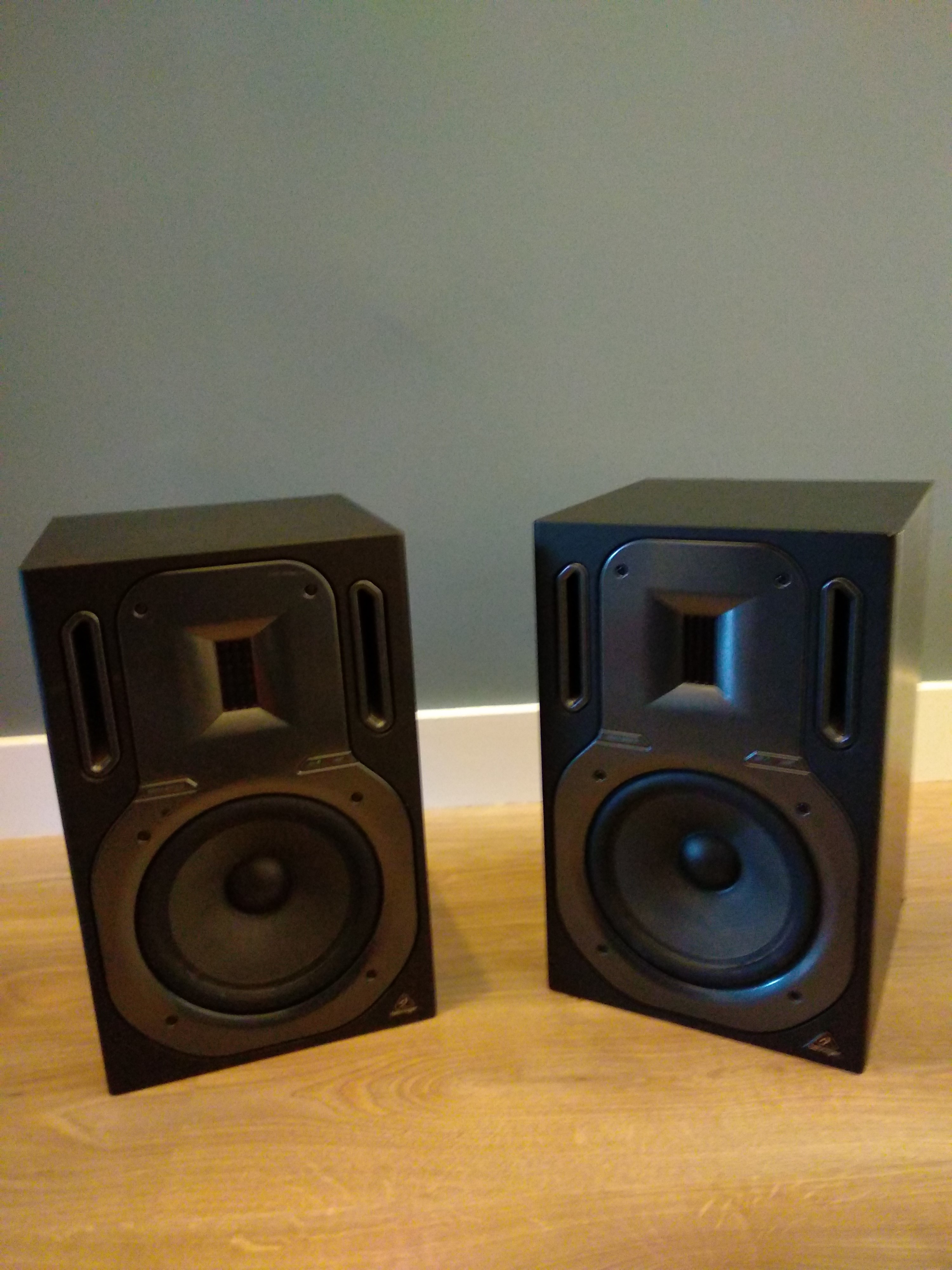 TRUTH B3031A - Behringer Truth B3031A - Audiofanzine