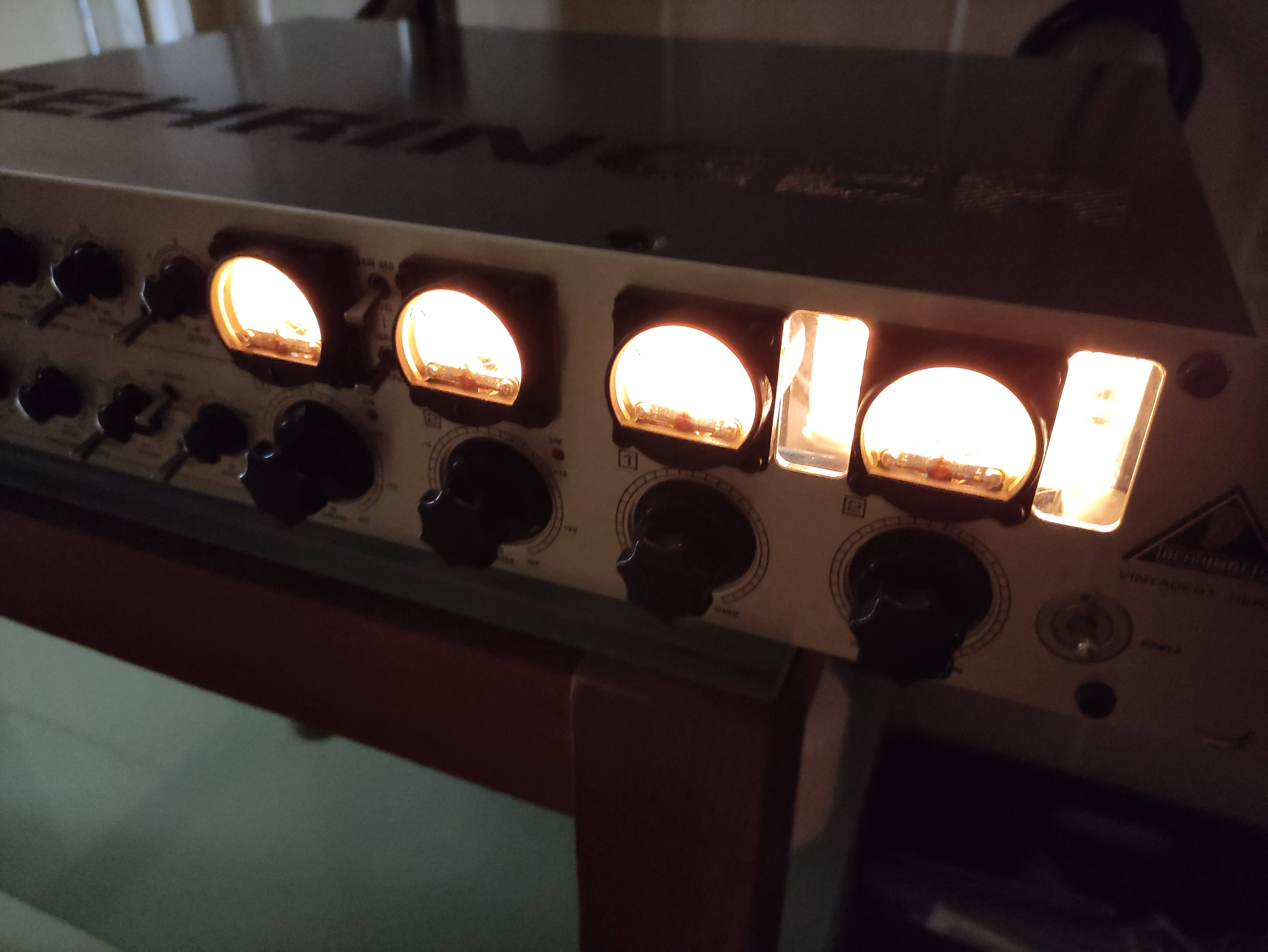 Tube Composer T1952 - Behringer Tube Composer T1952 - Audiofanzine