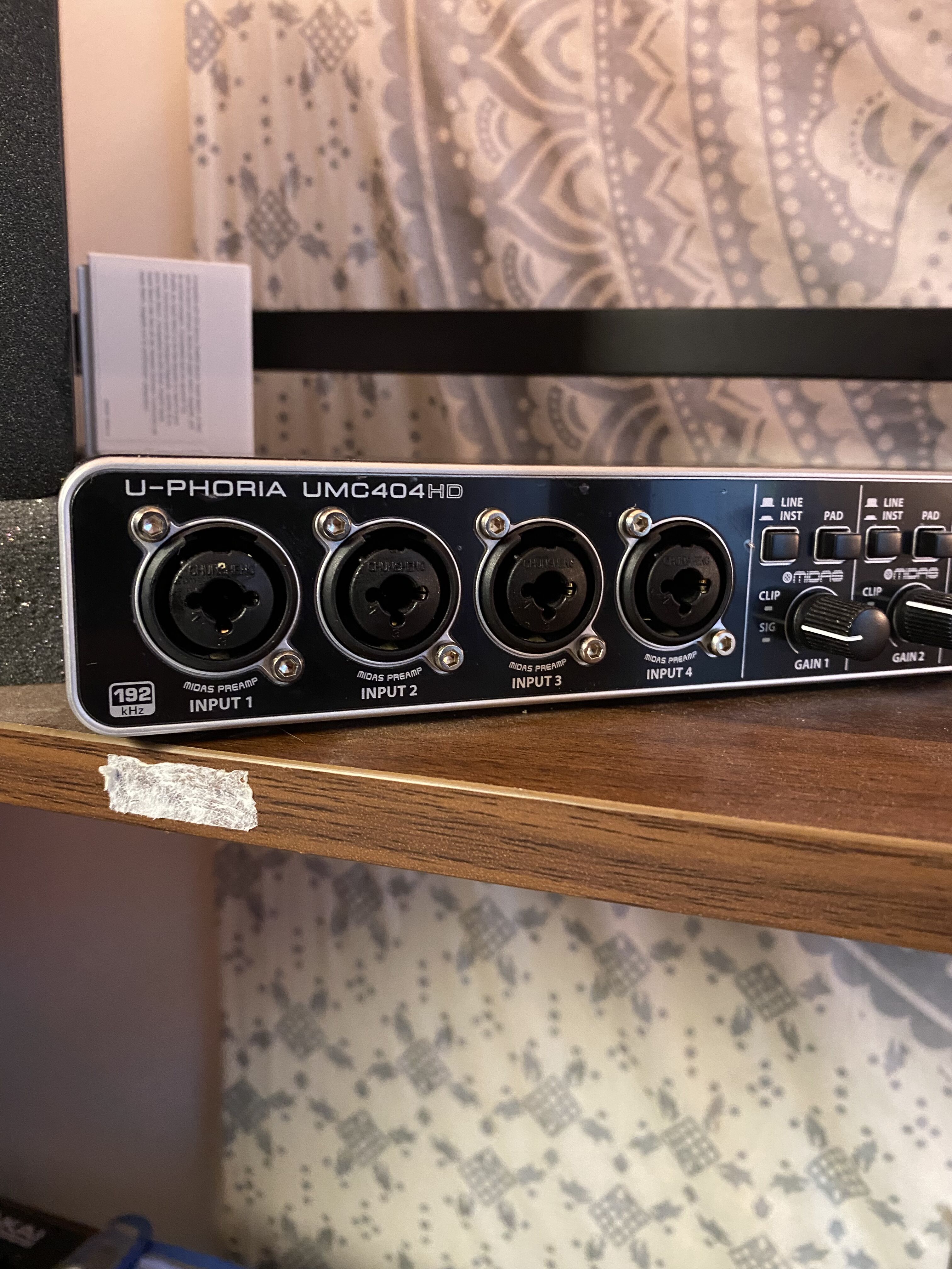 U-Phoria UMC404HD - Behringer U-Phoria UMC404HD - Audiofanzine