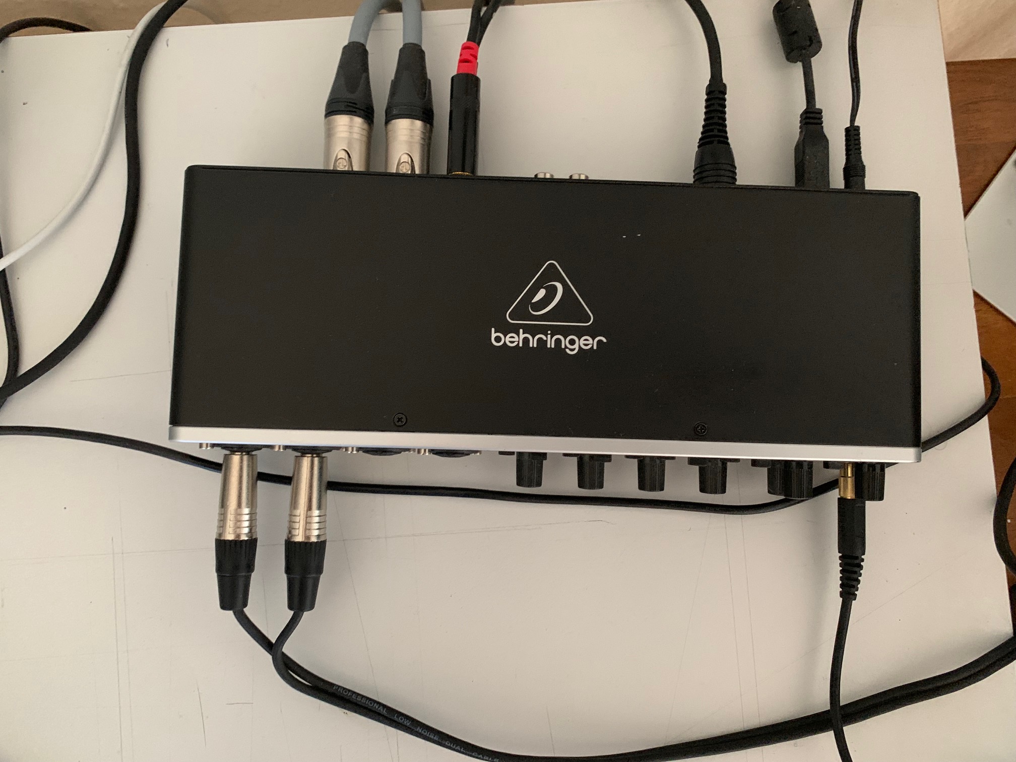 U-Phoria UMC404HD - Behringer U-Phoria UMC404HD - Audiofanzine