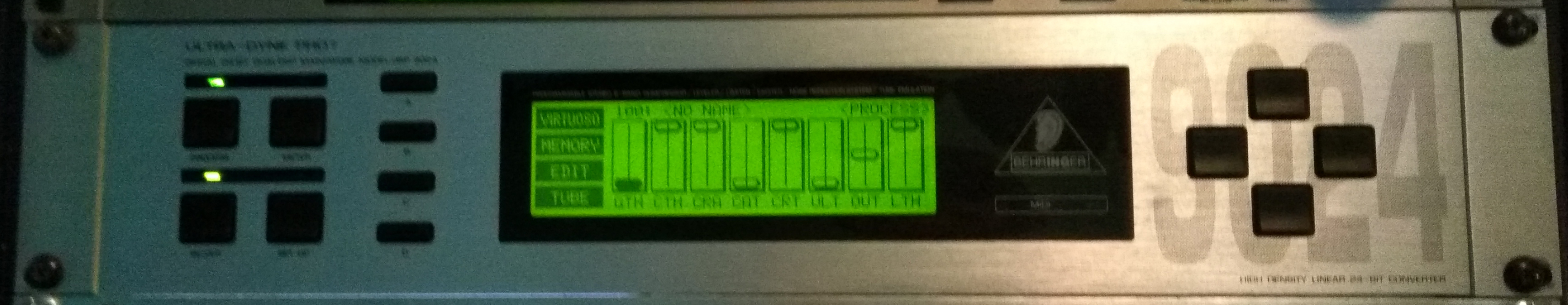ULTRA-DYNE PRO DSP9024 - Behringer Ultra-Dyne Pro DSP9024 - Audiofanzine