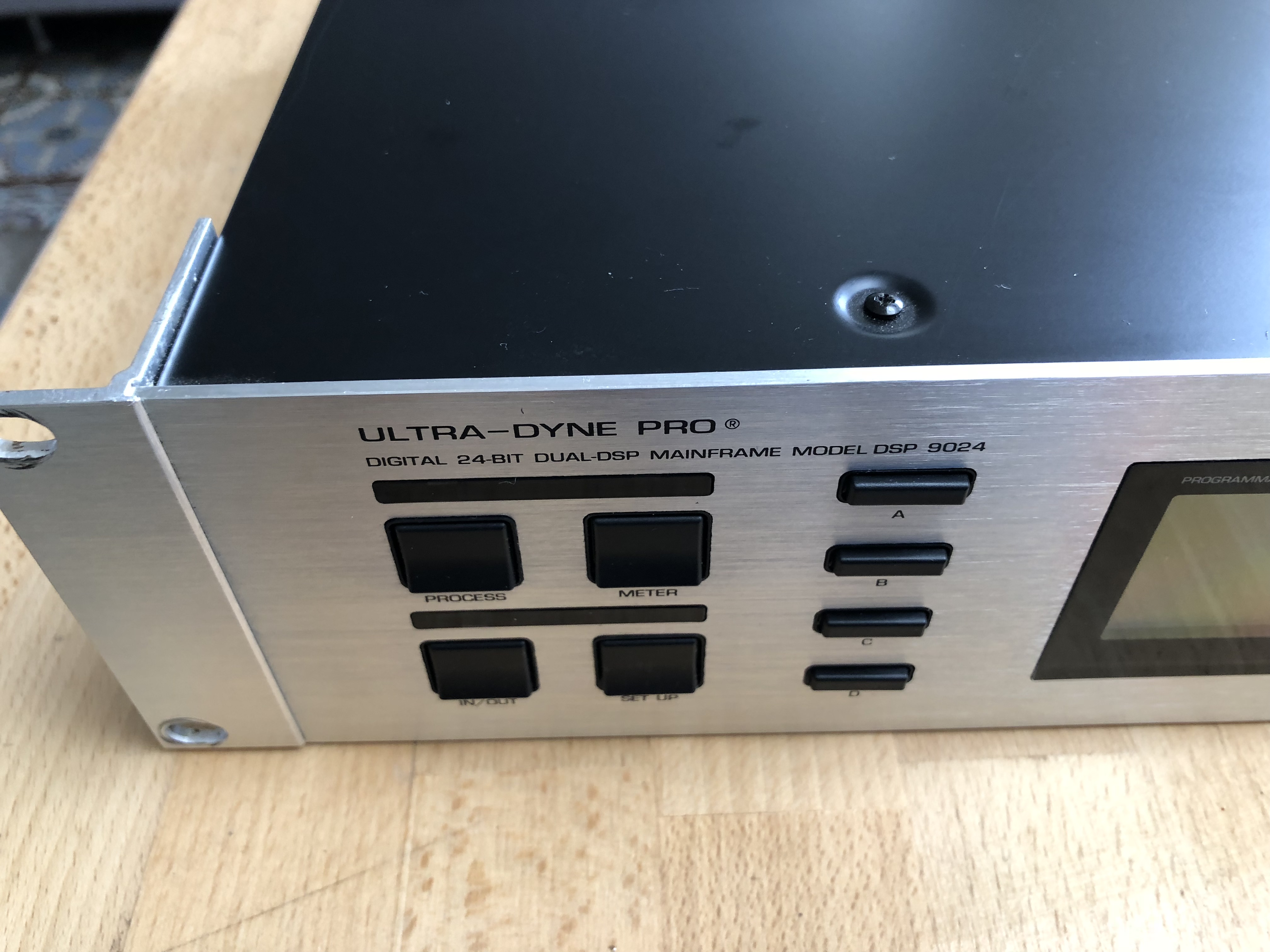 ULTRA-DYNE PRO DSP9024 - Behringer Ultra-Dyne Pro DSP9024 - Audiofanzine