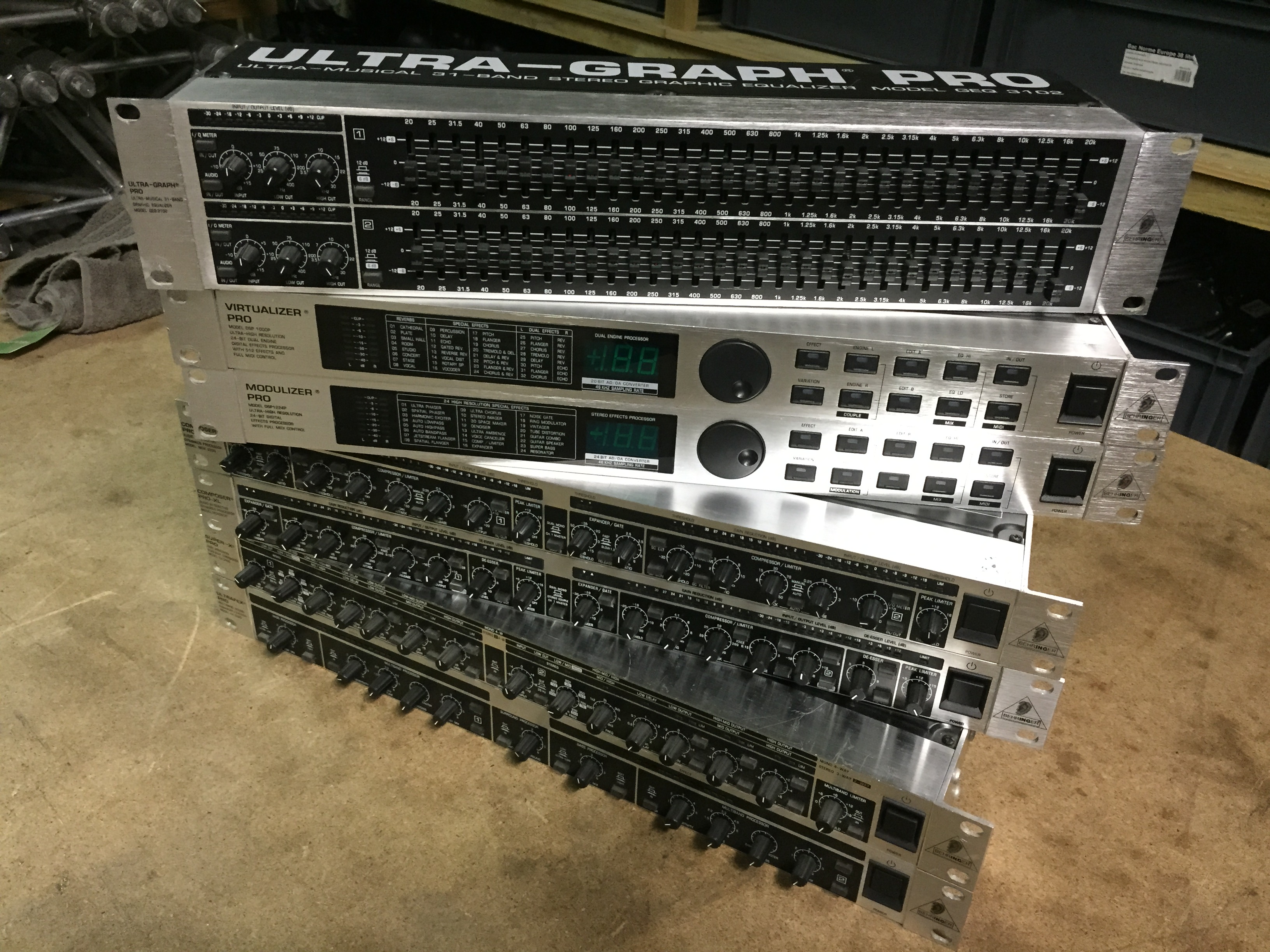 ULTRAFEX PRO EX3200 - Behringer UltraFex Pro EX3200 - Audiofanzine