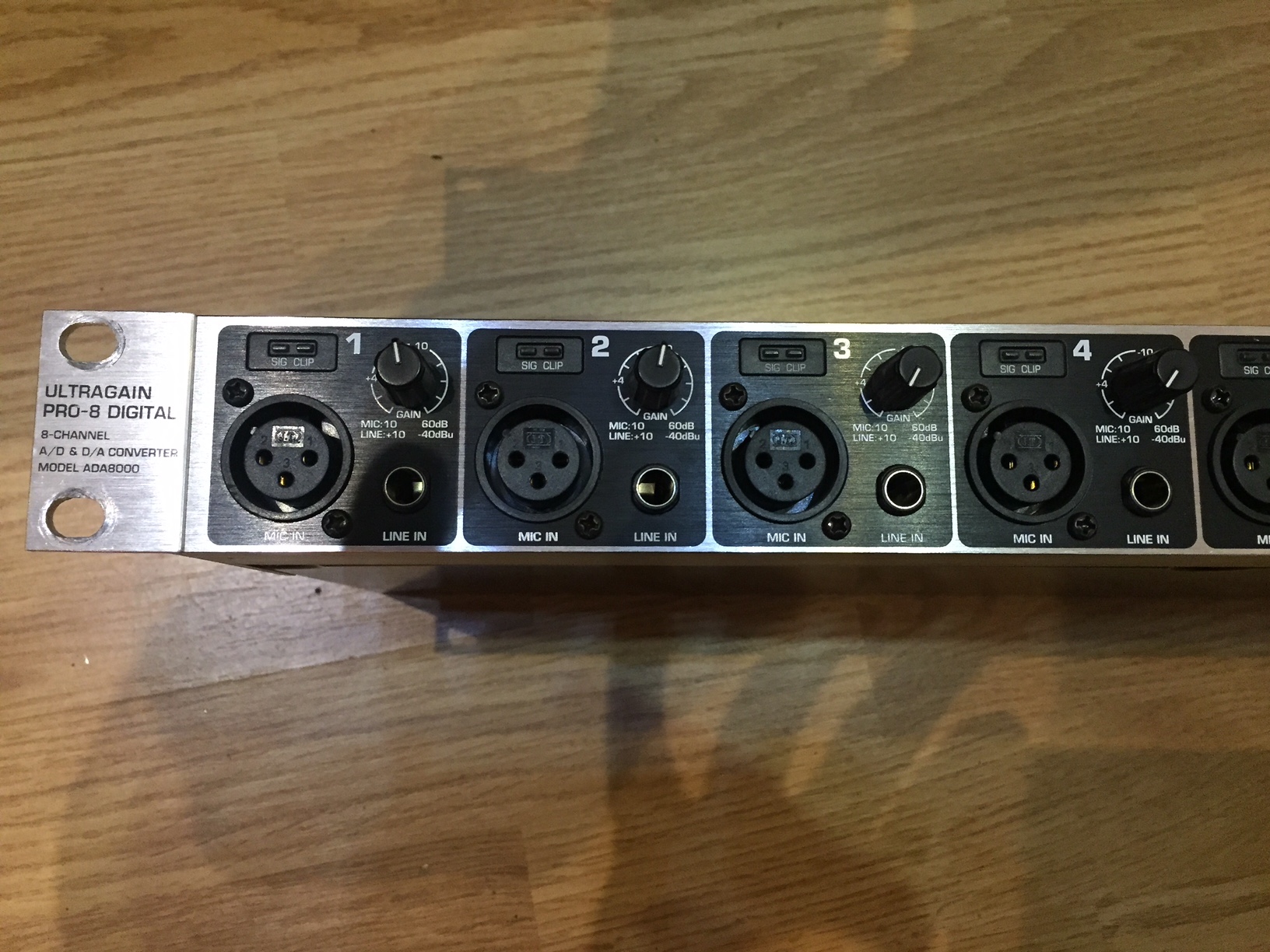 Ultragain Pro-8 Digital ADA8000 Behringer - Audiofanzine