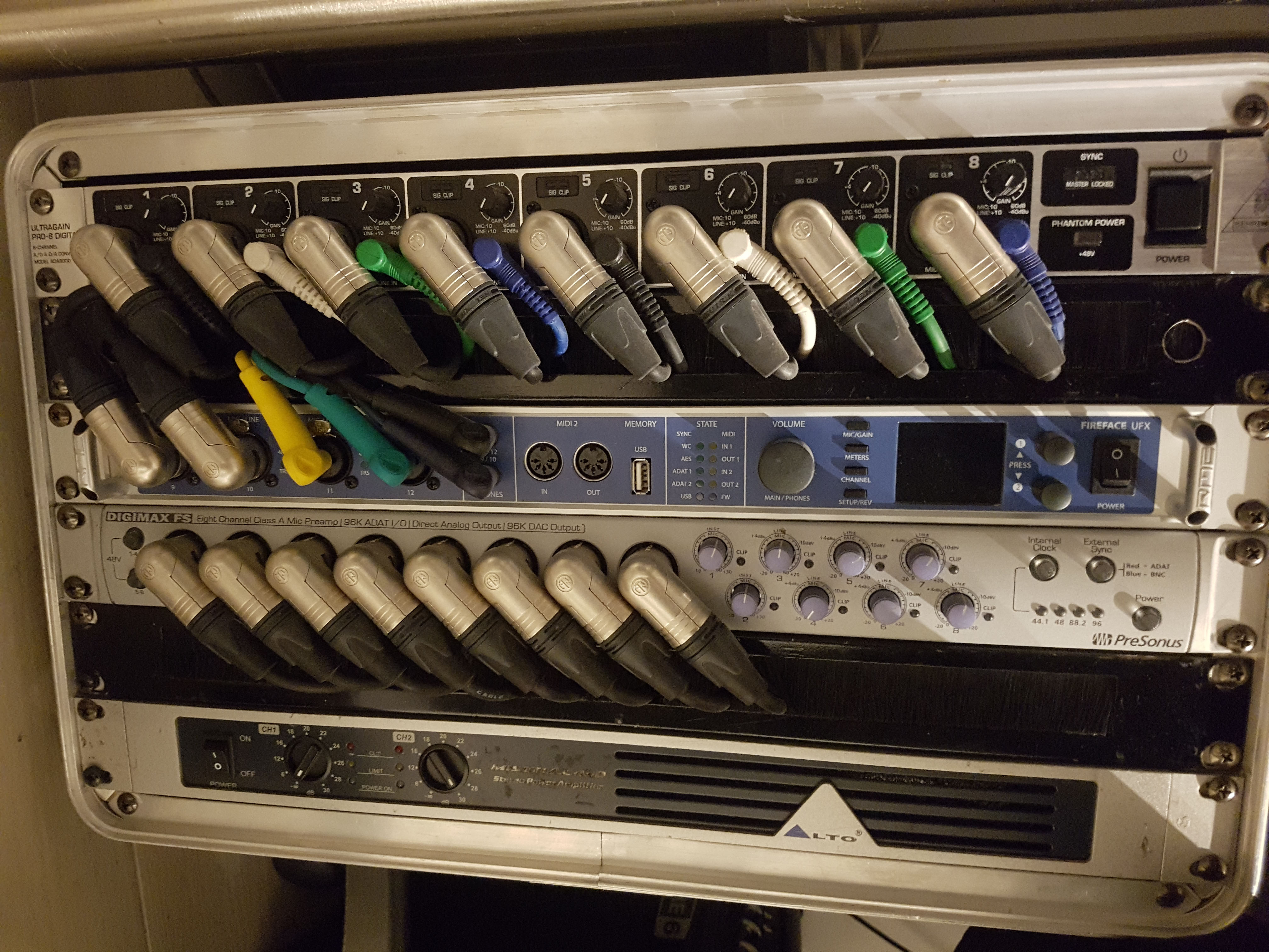 Ultragain Pro-8 Digital ADA8000 Behringer - Audiofanzine