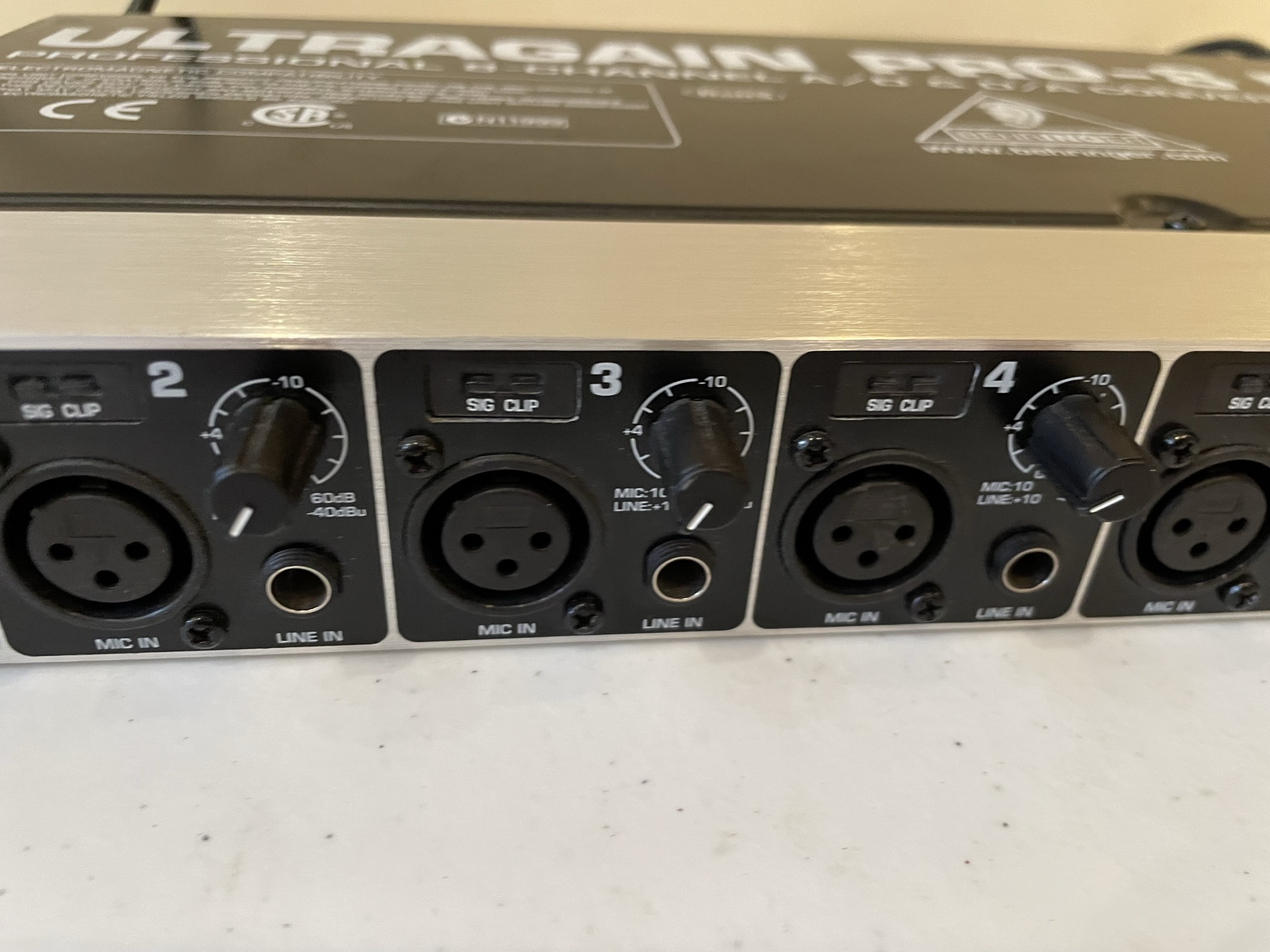 Ultragain Pro-8 Digital ADA8000 Behringer - Audiofanzine