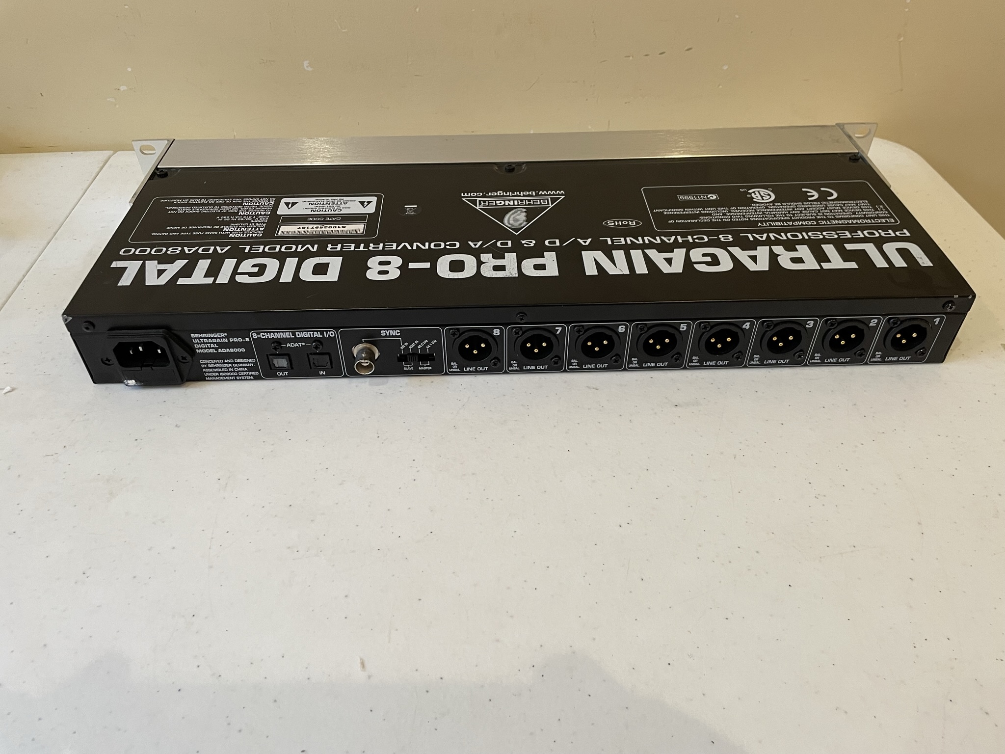 Ultragain Pro-8 Digital ADA8000 Behringer - Audiofanzine