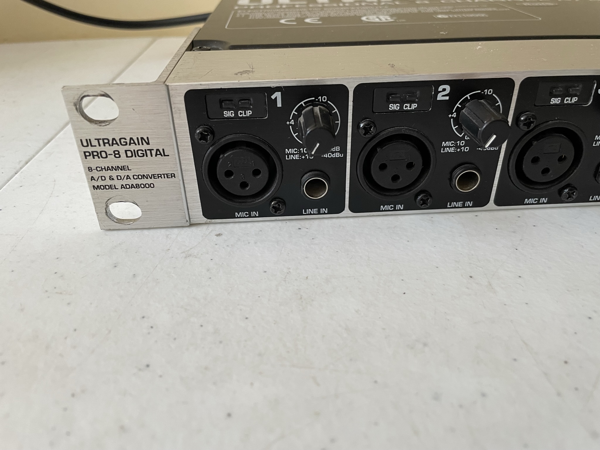 Ultragain Pro-8 Digital ADA8000 Behringer - Audiofanzine