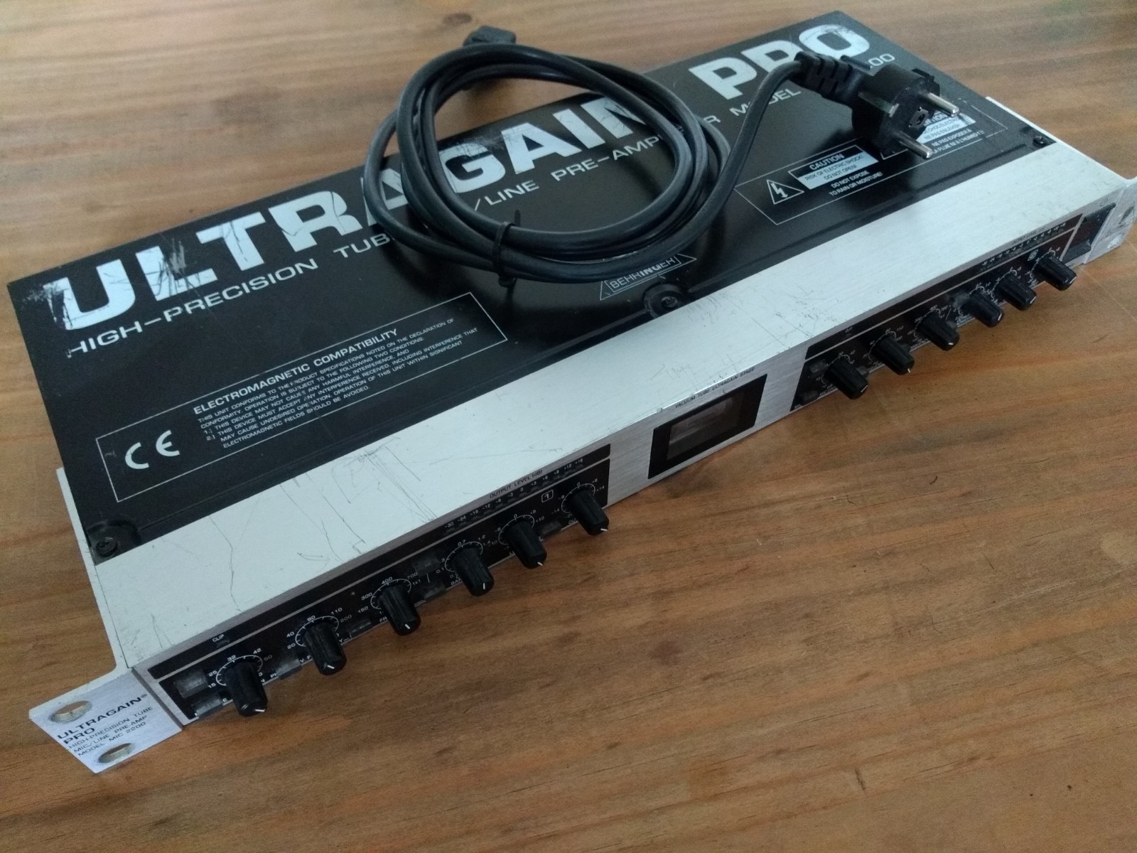 Ultragain Pro MIC2200 - Behringer Ultragain Pro MIC2200 - Audiofanzine