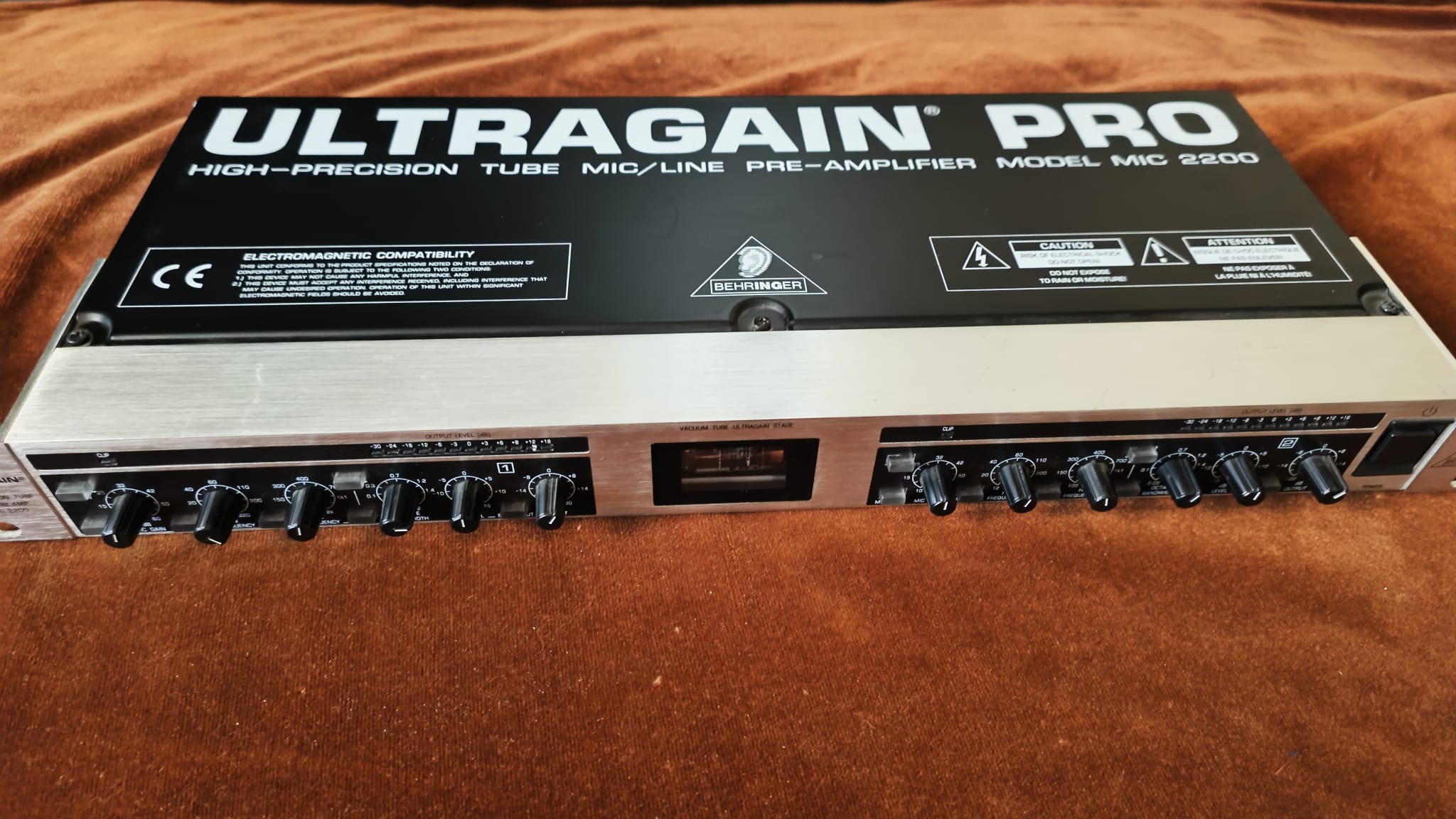 Ultragain Pro MIC2200 - Behringer Ultragain Pro MIC2200 - Audiofanzine