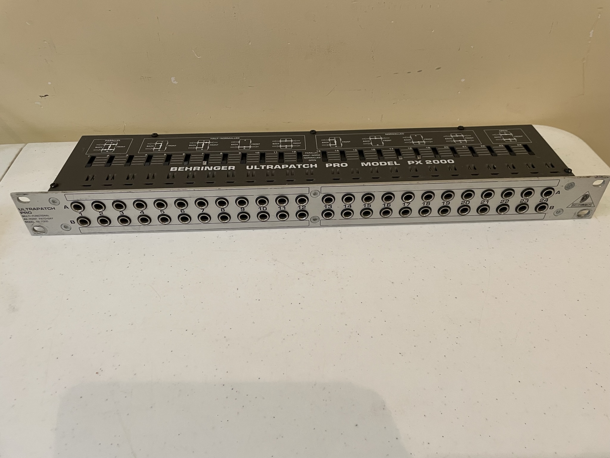 Ultrapatch Pro PX2000 - Behringer Ultrapatch Pro PX2000 - Audiofanzine