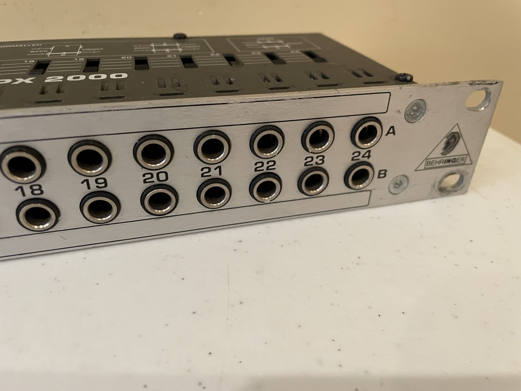 Ultrapatch Pro PX2000 - Behringer Ultrapatch Pro PX2000 - Audiofanzine