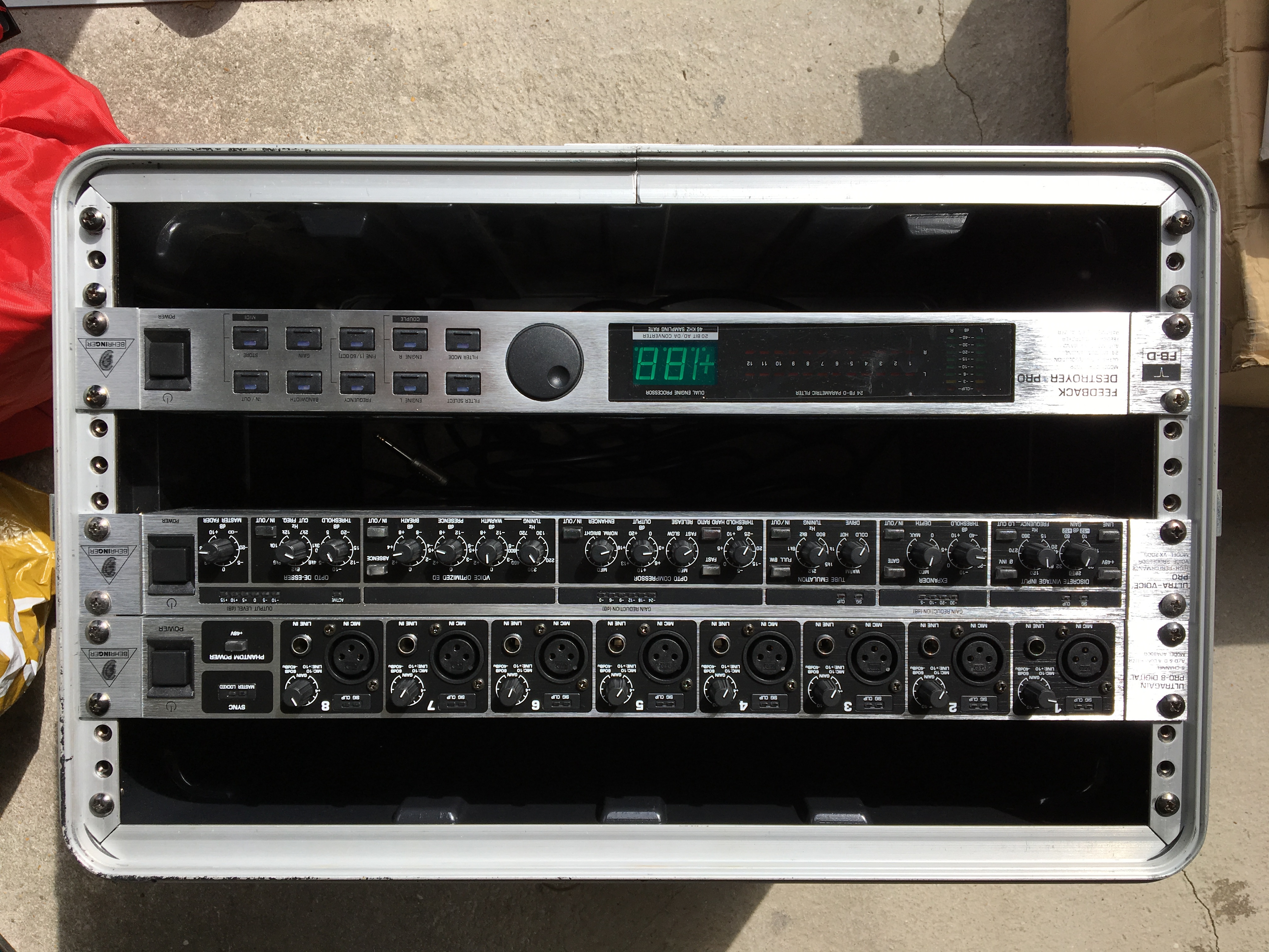 ULTRAVOICE VX2000 - Behringer UltraVoice VX2000 - Audiofanzine