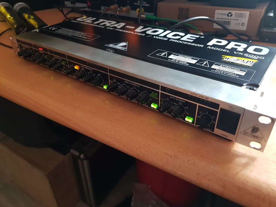 UltraVoice VX2000 - Behringer UltraVoice VX2000 - Audiofanzine