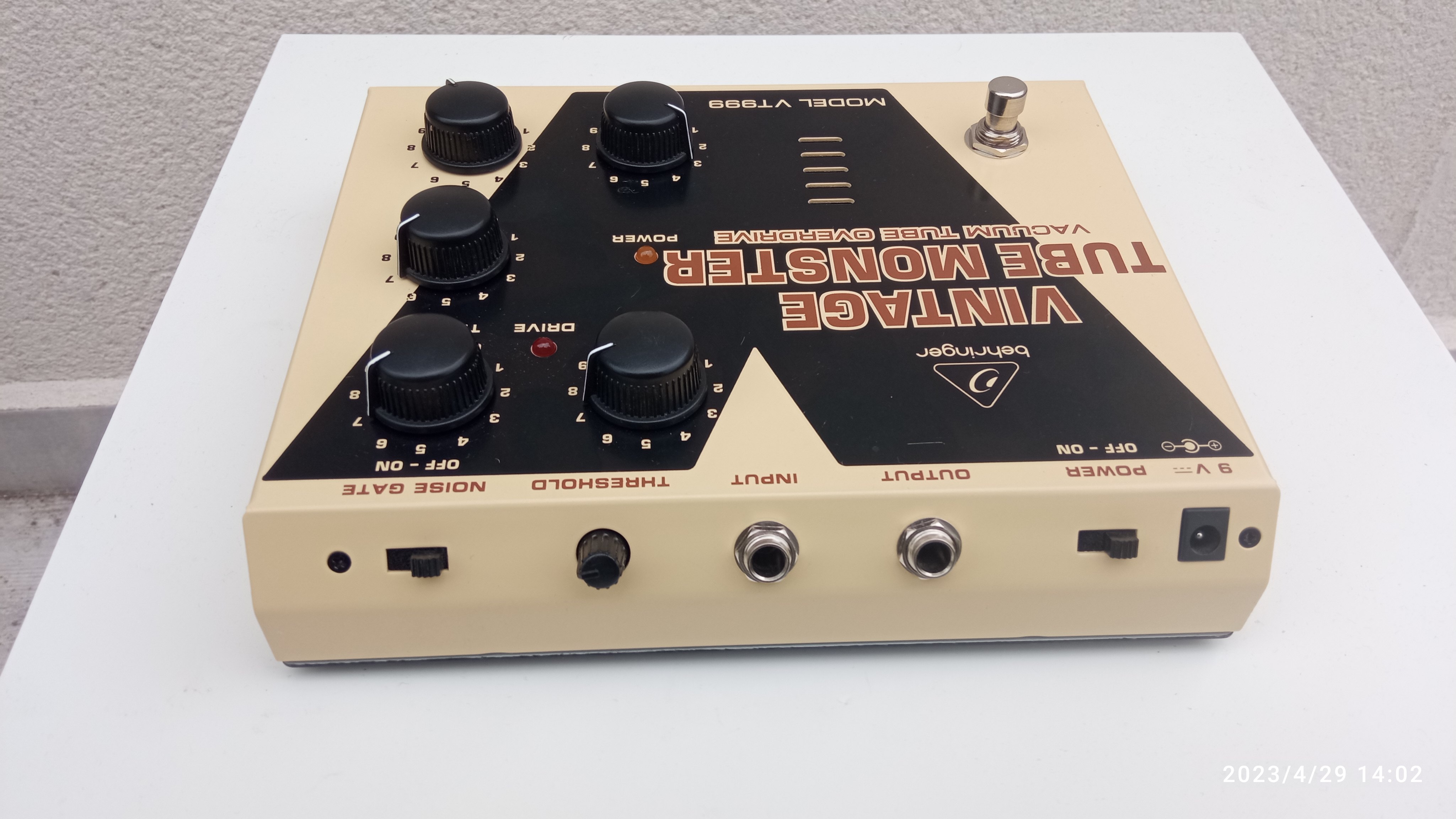 Vintage Tube Monster VT999 Behringer - Audiofanzine