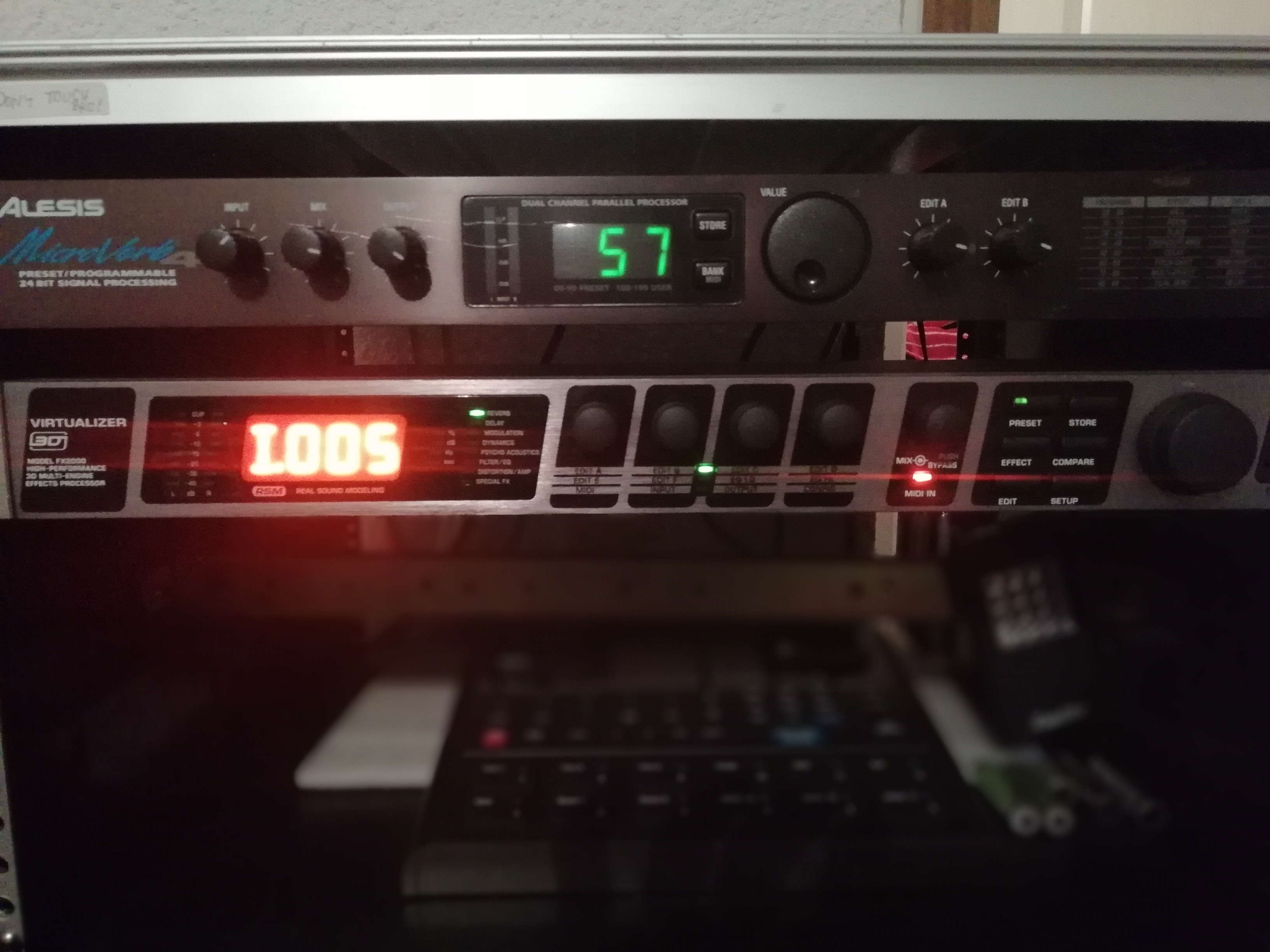 VIRTUALIZER 3D FX2000 - Behringer Virtualizer 3D FX2000 - Audiofanzine