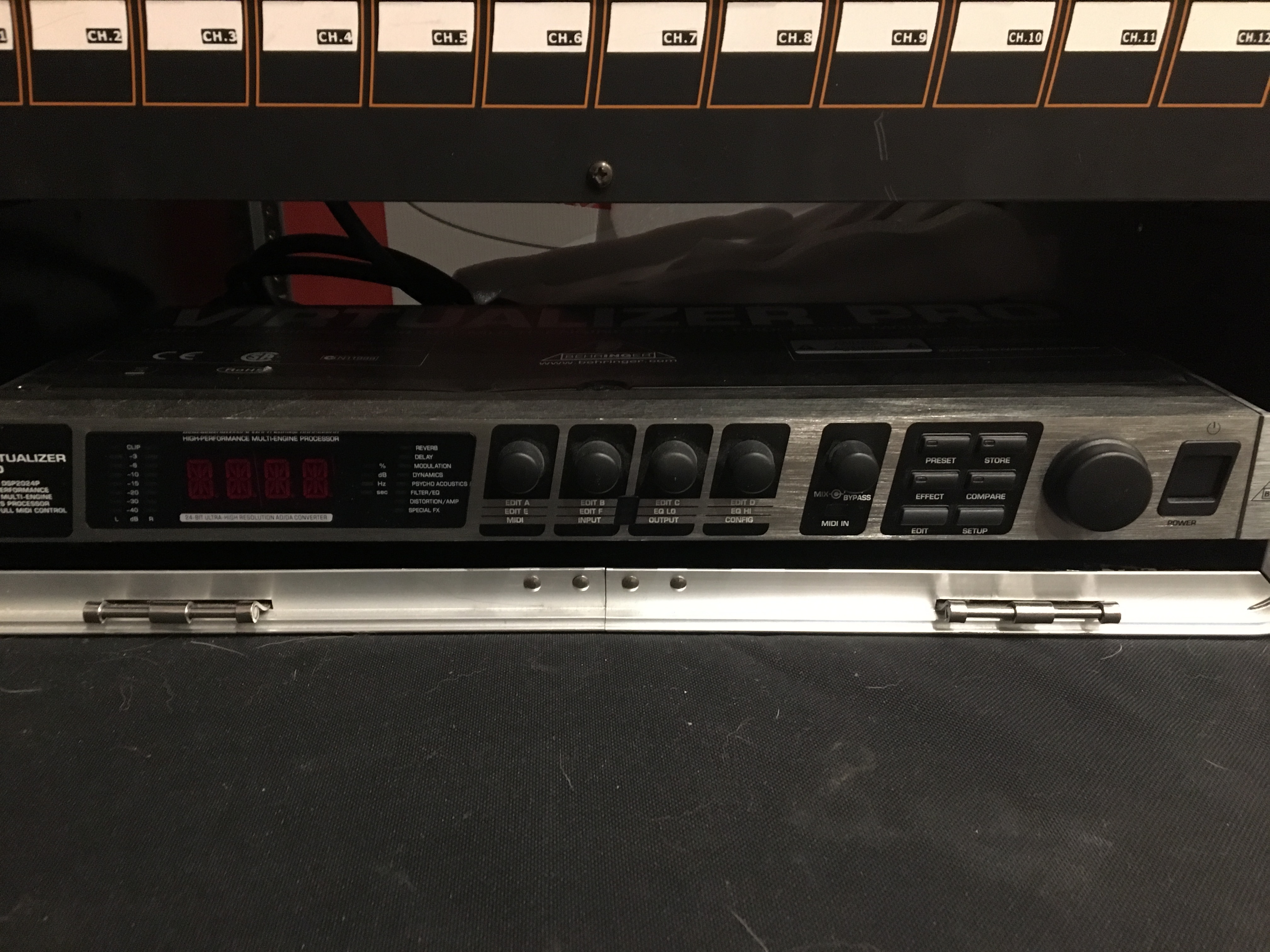 VIRTUALIZER 3D FX2000 - Behringer Virtualizer 3D FX2000 - Audiofanzine