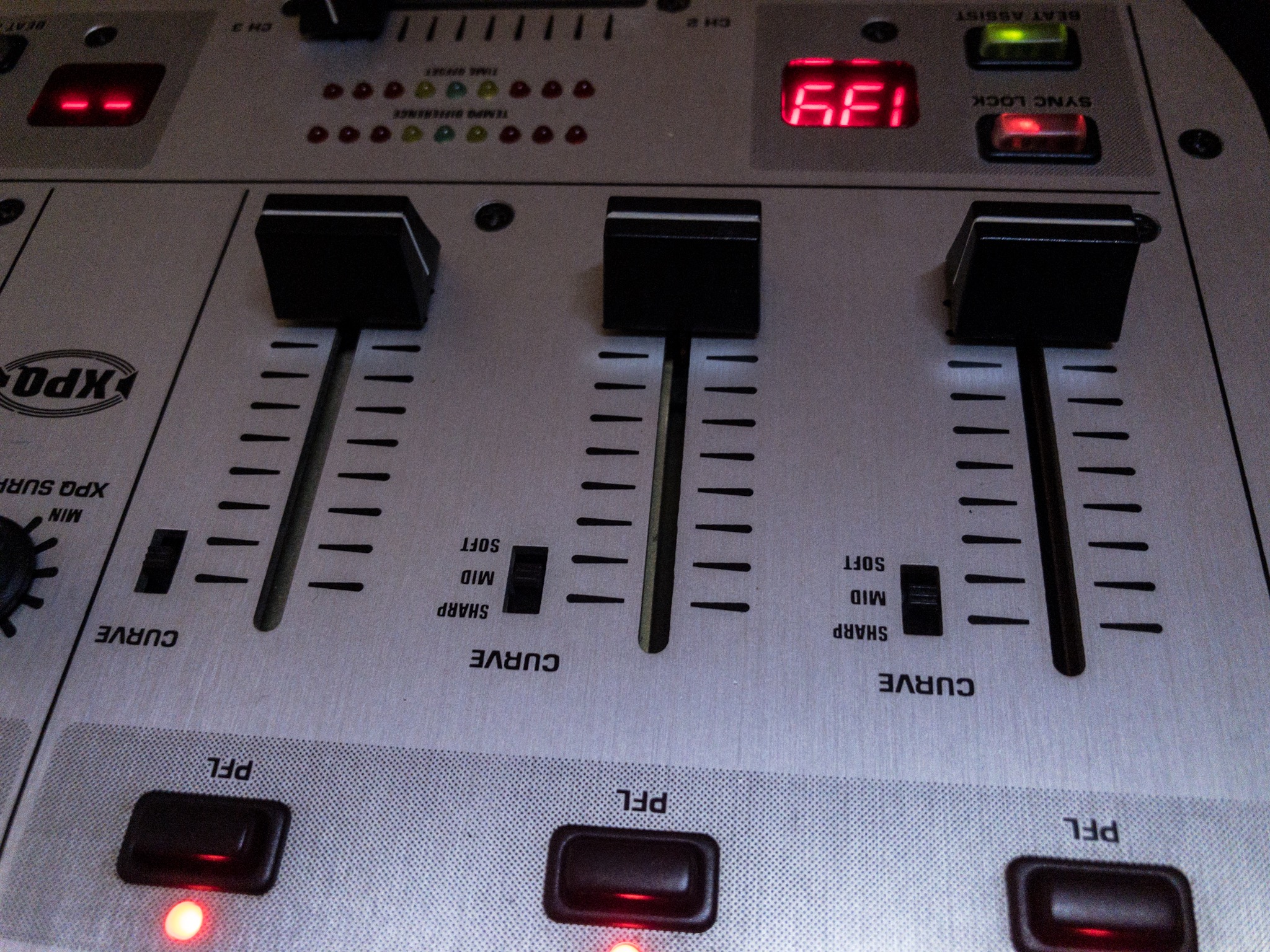 VMX300 - Behringer VMX300 - Audiofanzine