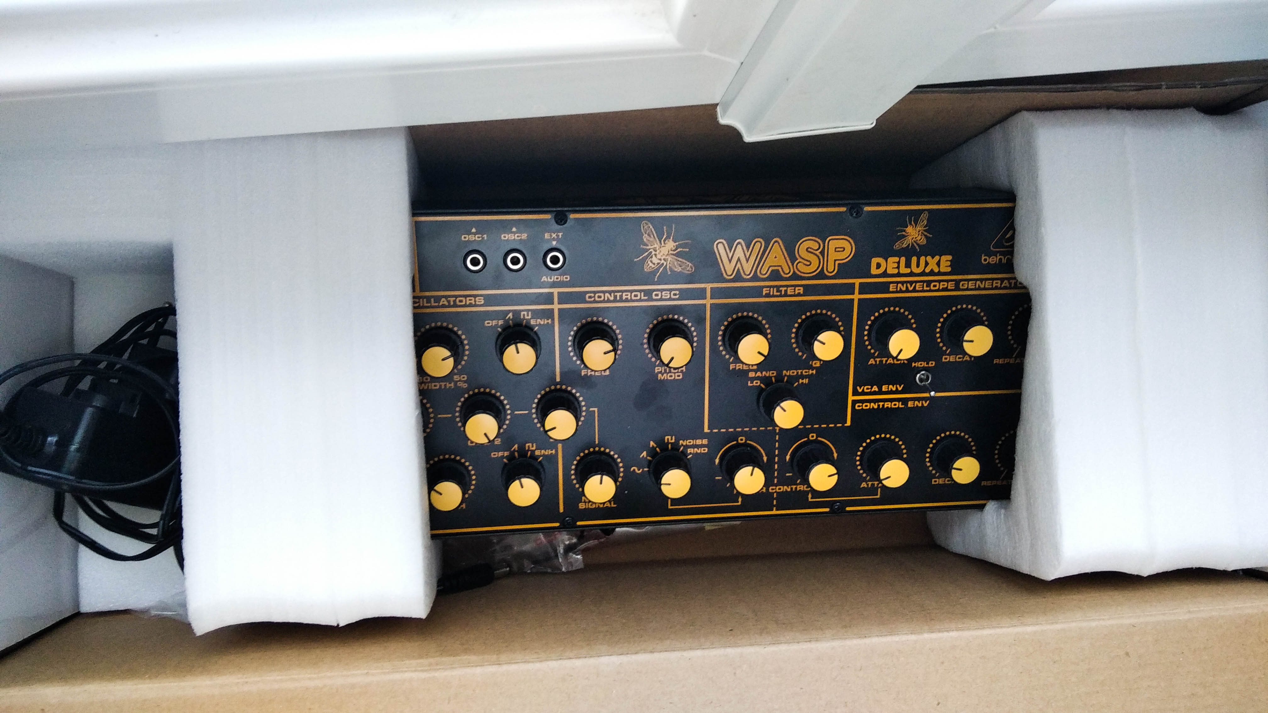 Wasp Deluxe - Behringer Wasp Deluxe - Audiofanzine