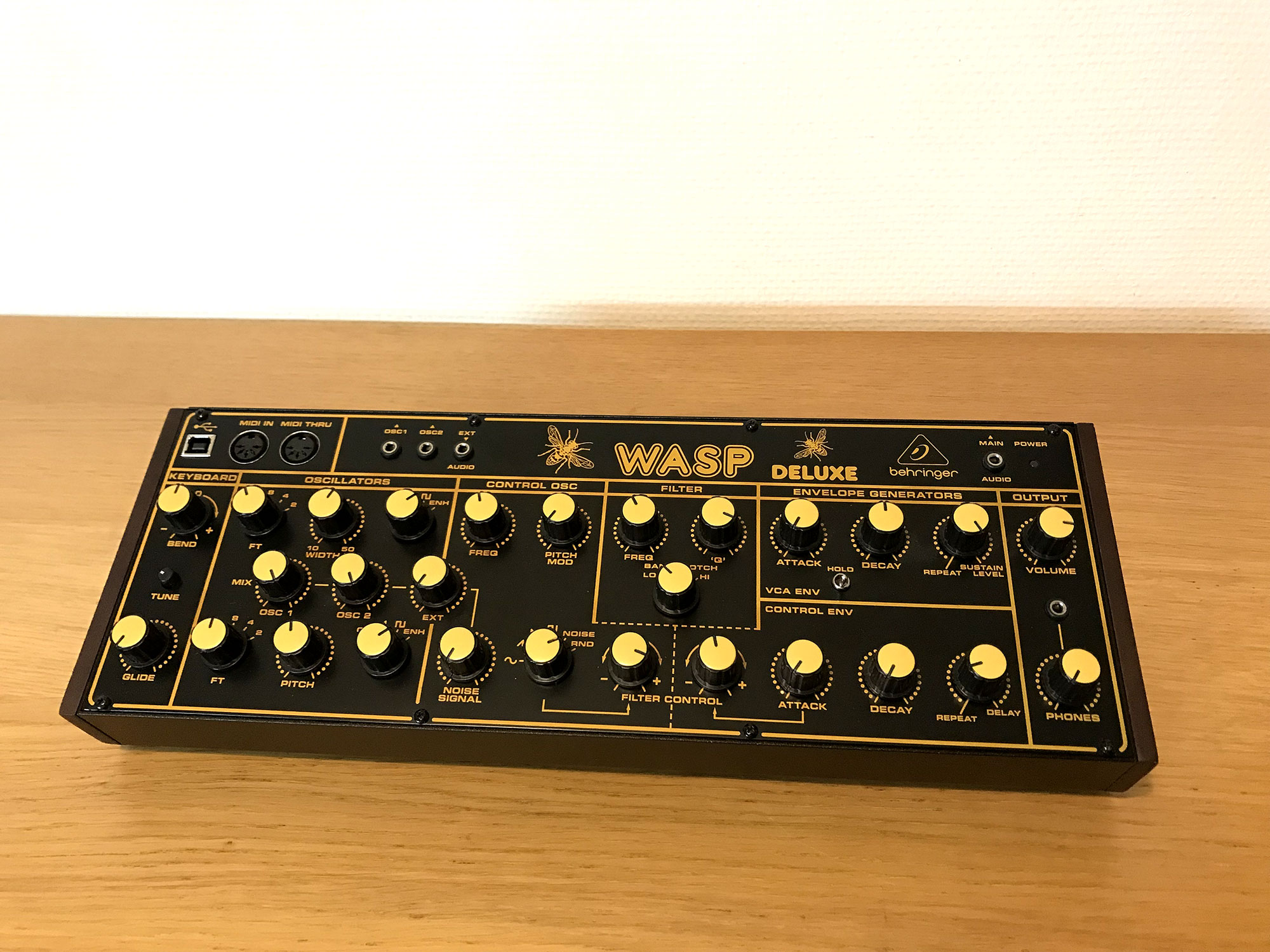 Wasp Deluxe - Behringer Wasp Deluxe - Audiofanzine