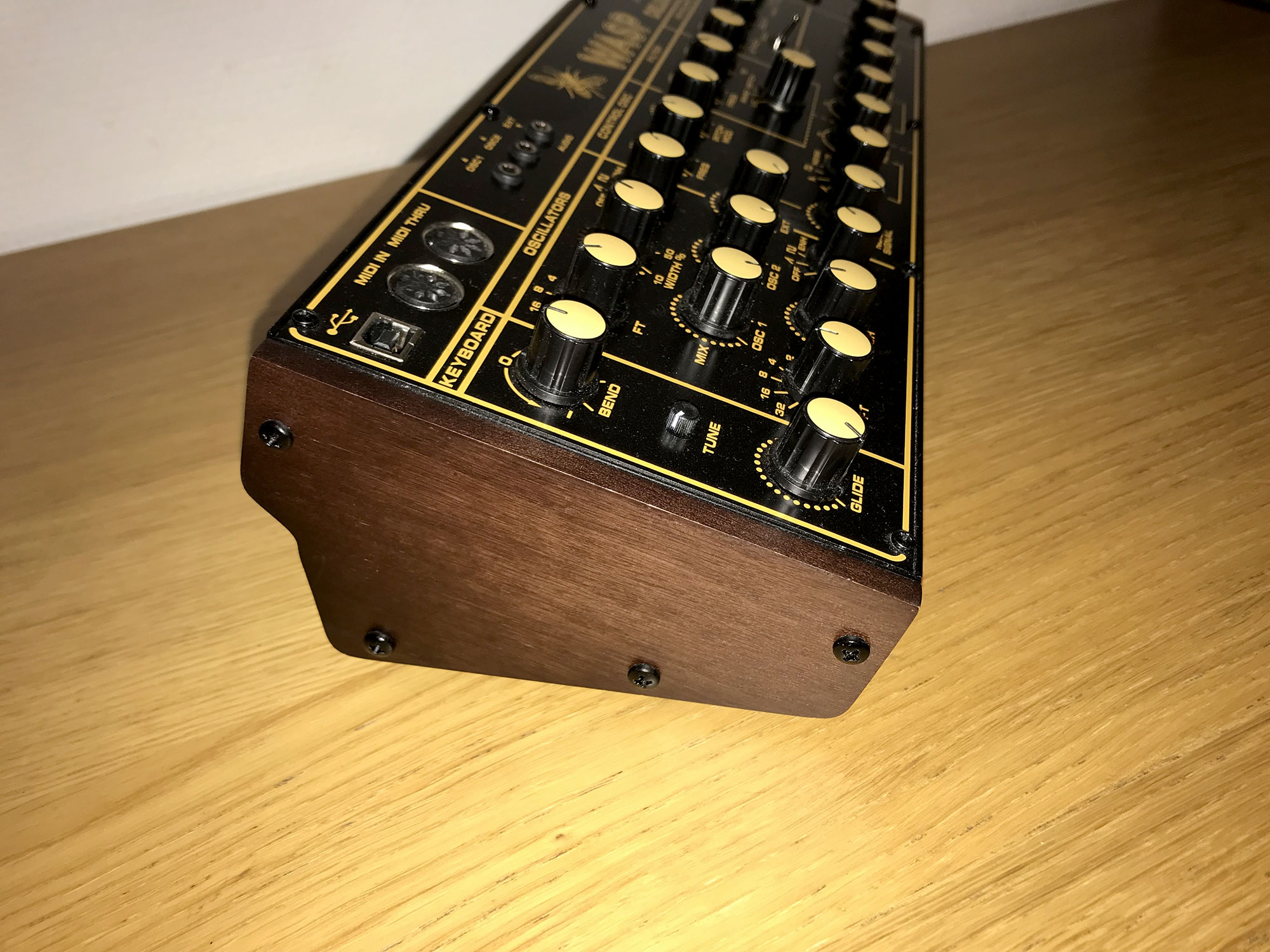 Wasp Deluxe - Behringer Wasp Deluxe - Audiofanzine