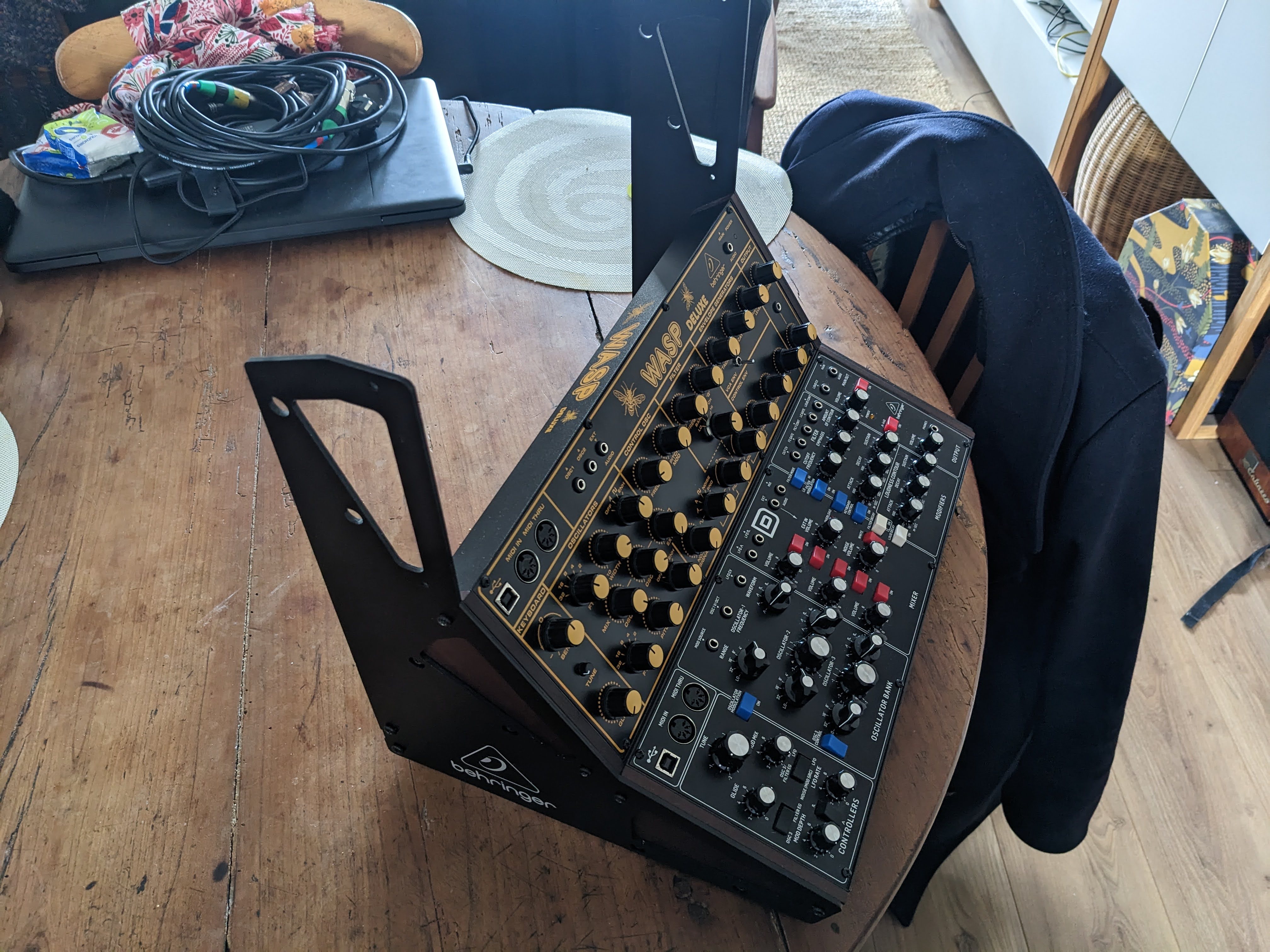 Wasp Deluxe - Behringer Wasp Deluxe - Audiofanzine