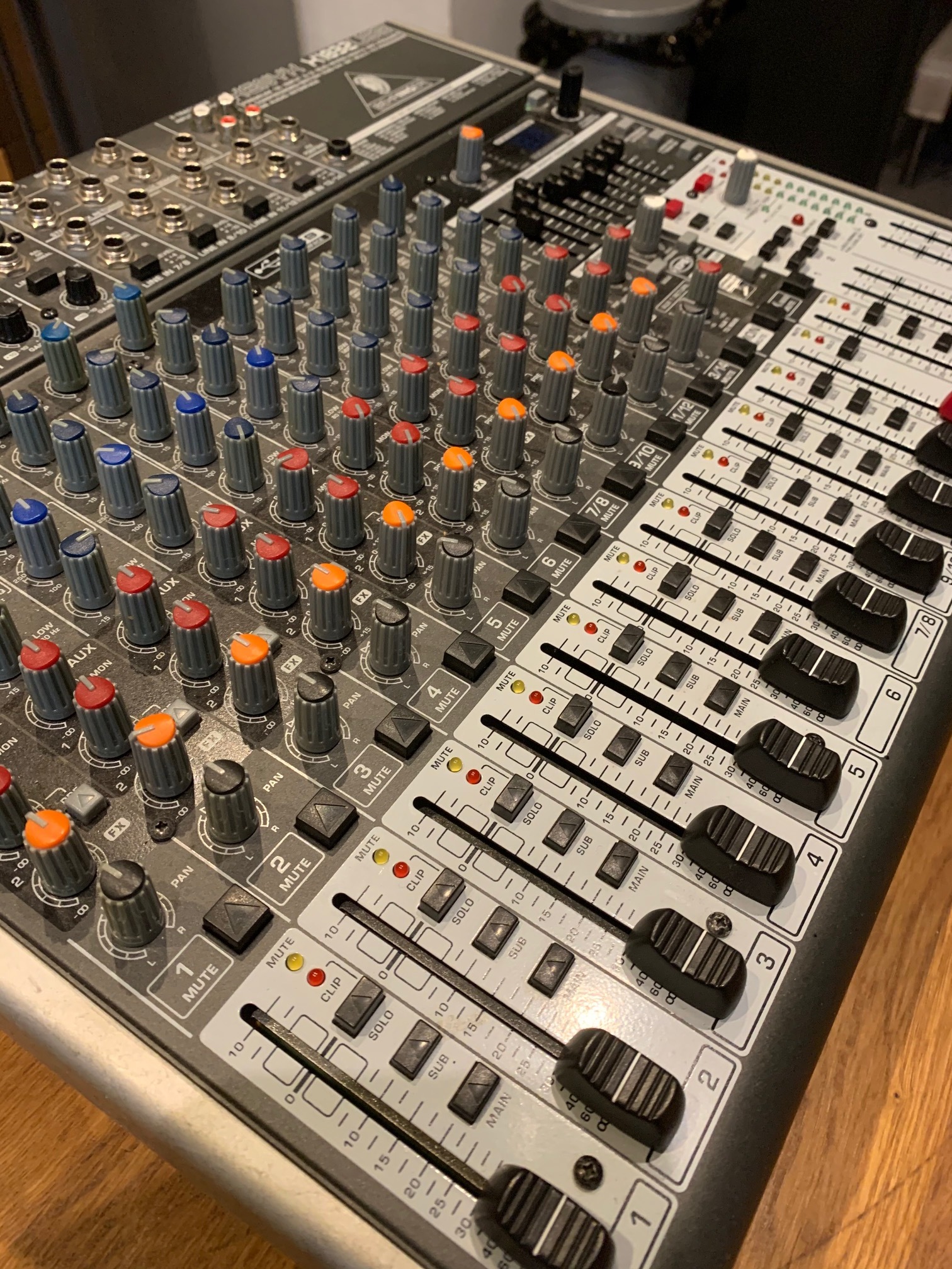 Xenyx X1832USB - Behringer Xenyx X1832USB - Audiofanzine