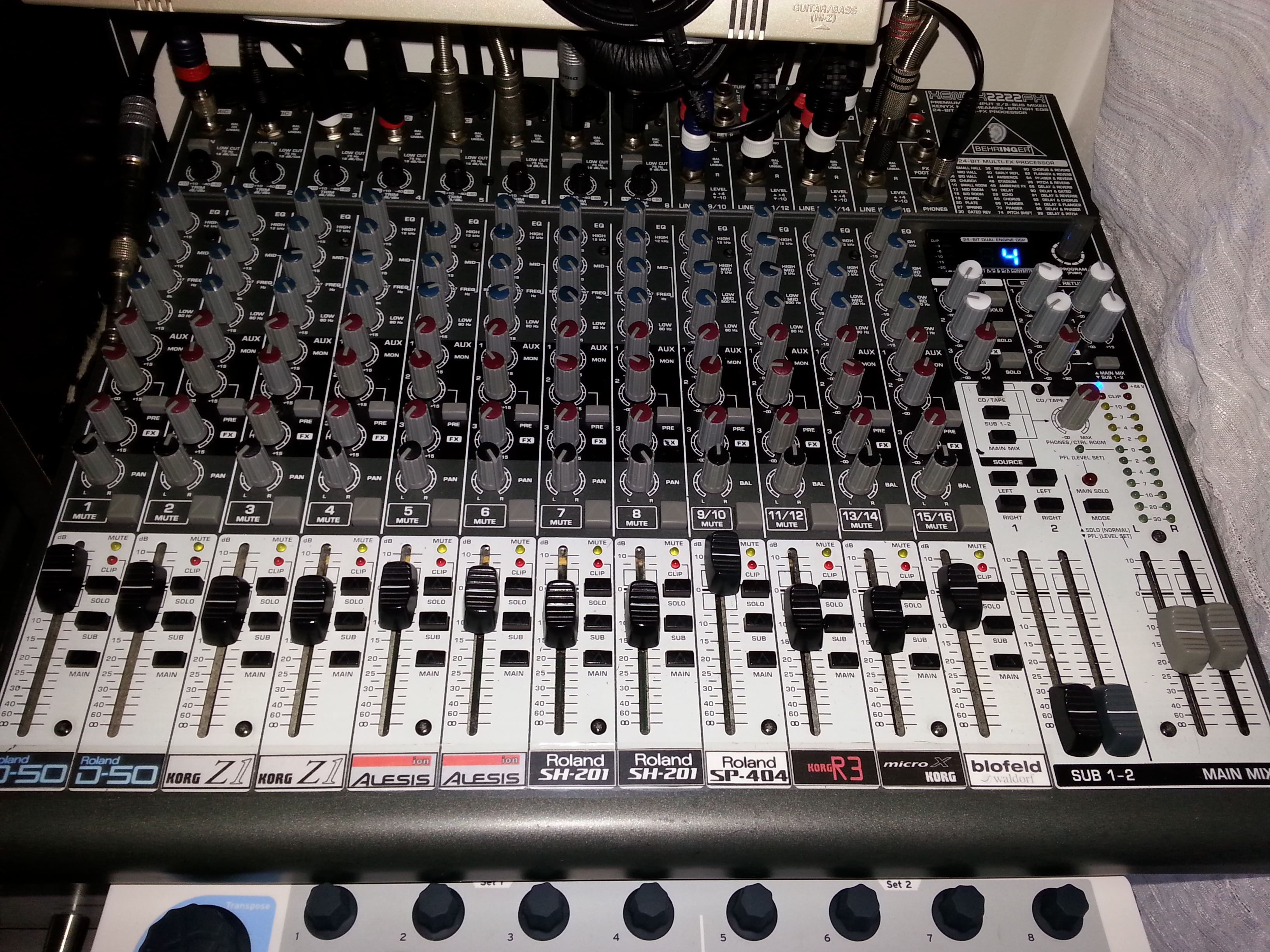 Photo Behringer Xenyx X2222USB : Behringer Xenyx X2222USB (24870 ...