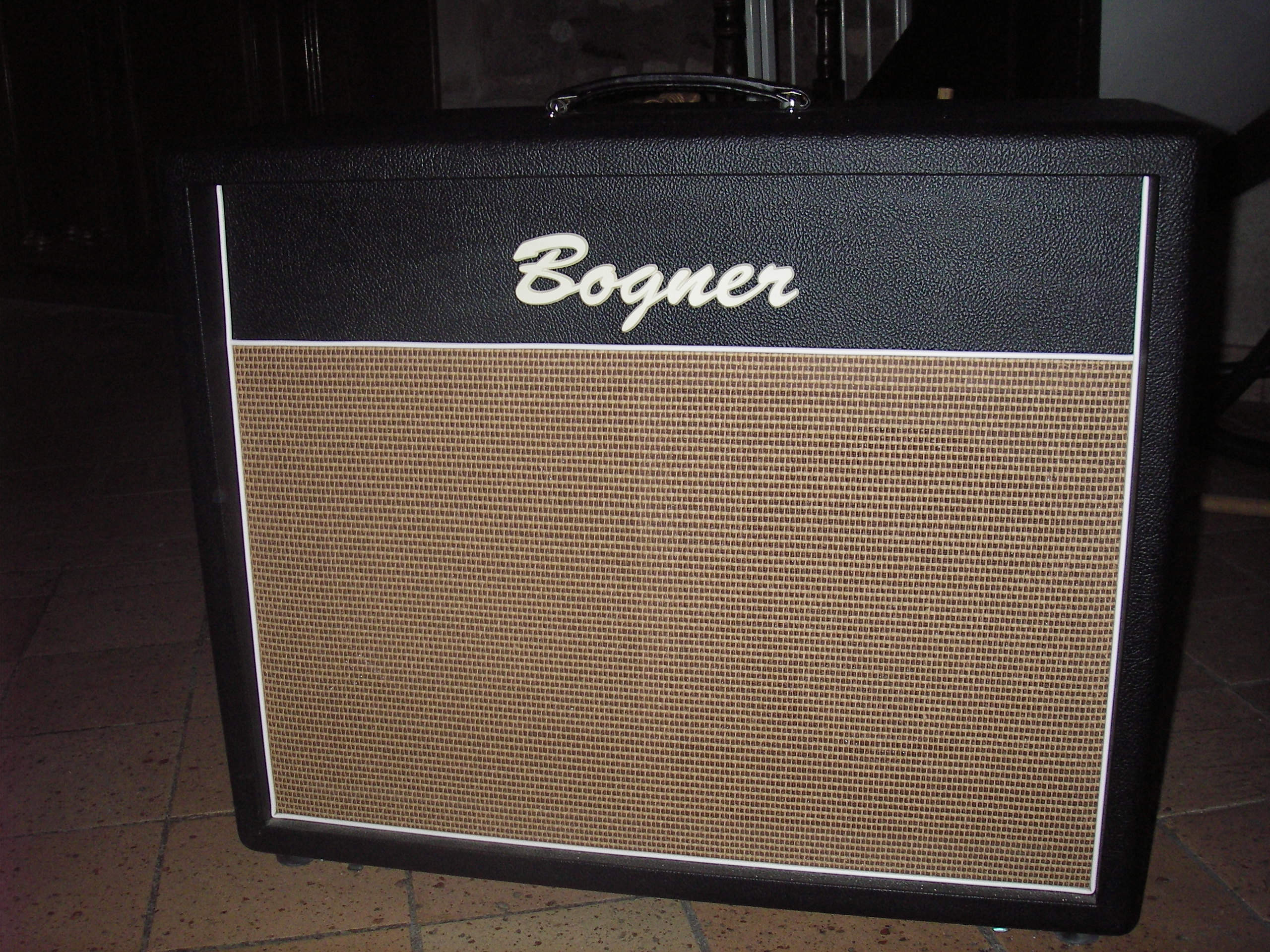 2X12 OVERSIZED CABINET - Bogner 2x12 Oversized Cabinet - Audiofanzine