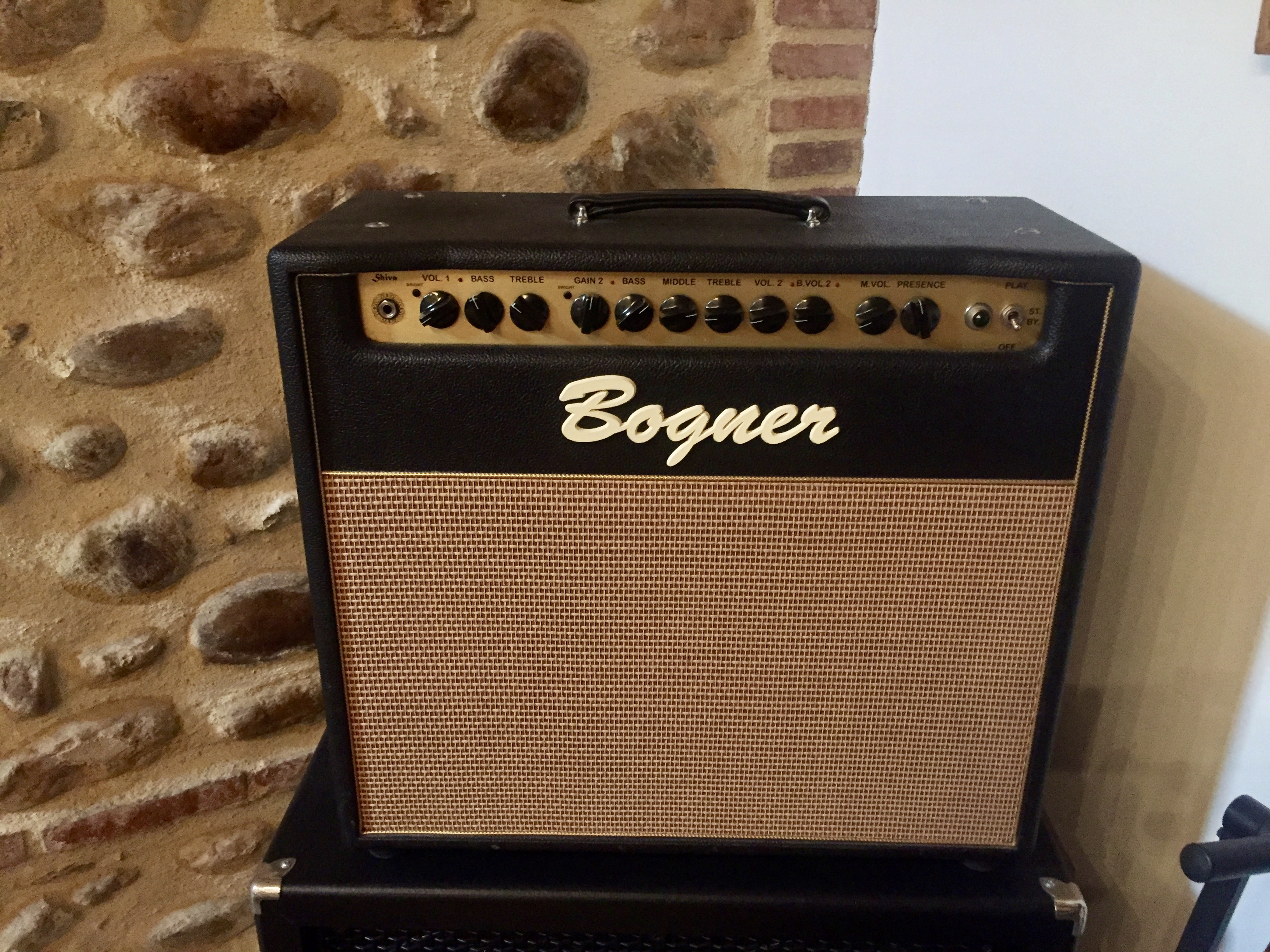 Custom Shop Shiva 1x12 Combo with Reverb Bogner - Audiofanzine