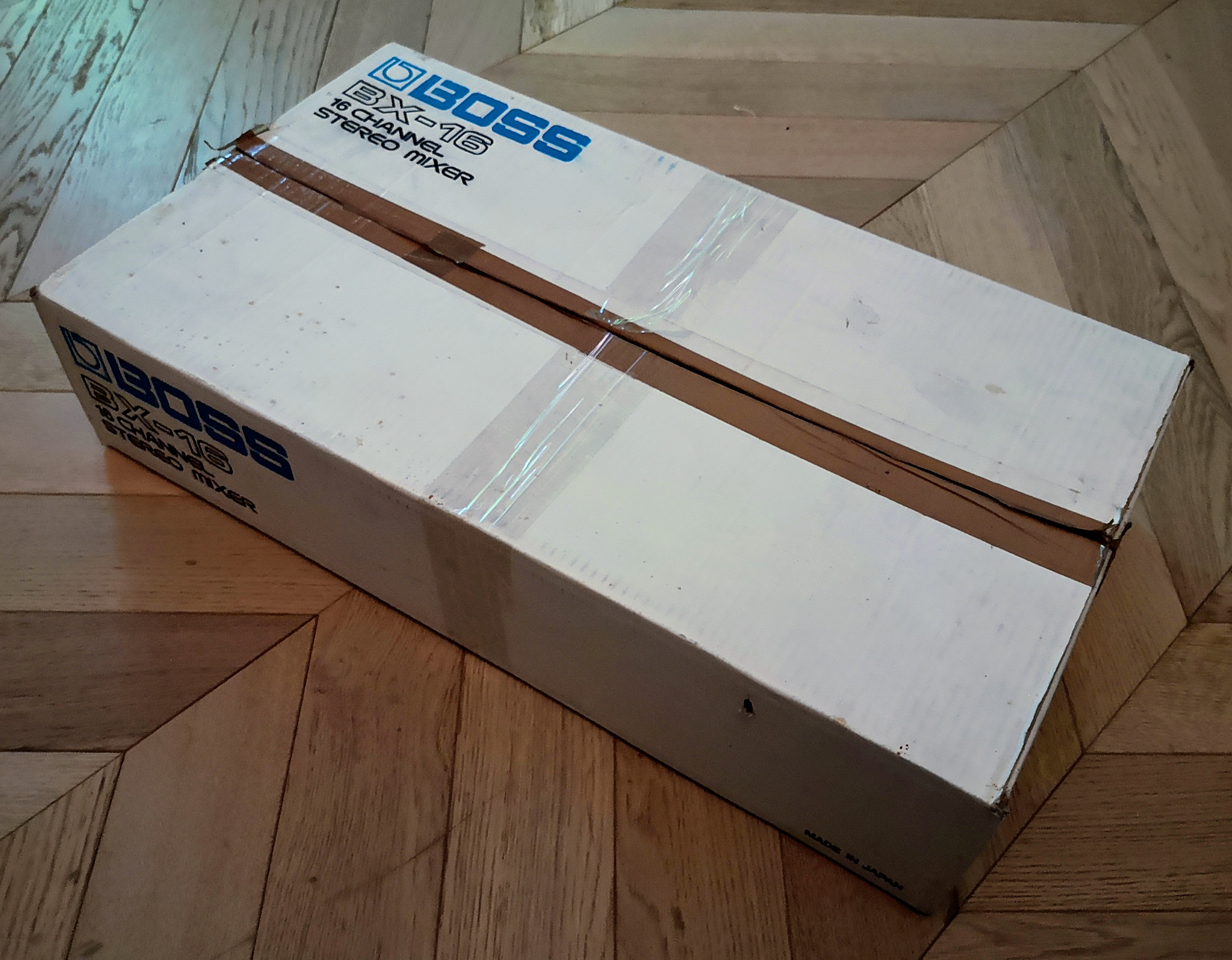 BX-16 16 Channel Stereo Mixer Boss - Audiofanzine