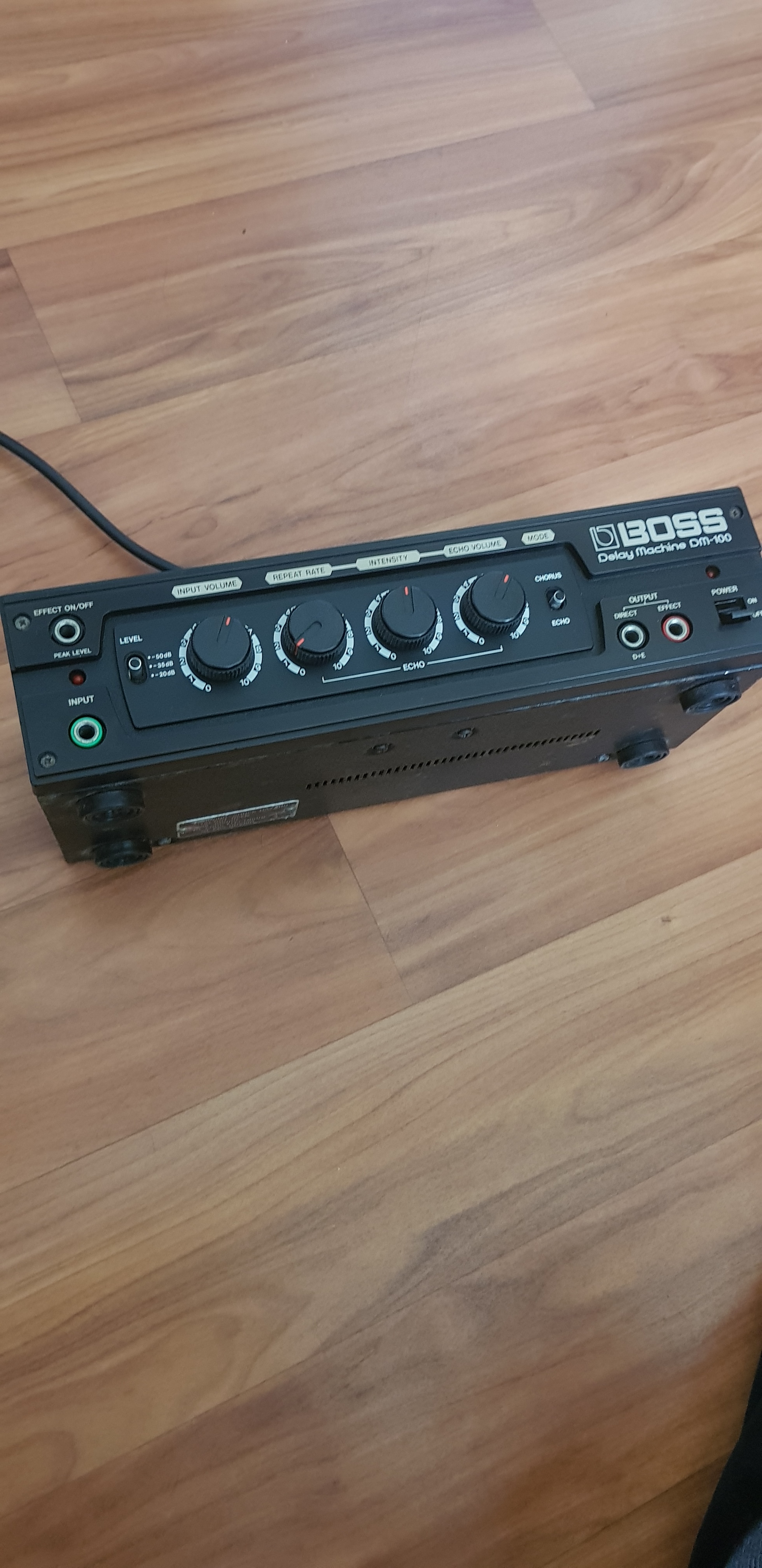 DM-100 Delay Machine - Boss DM-100 Delay Machine - Audiofanzine