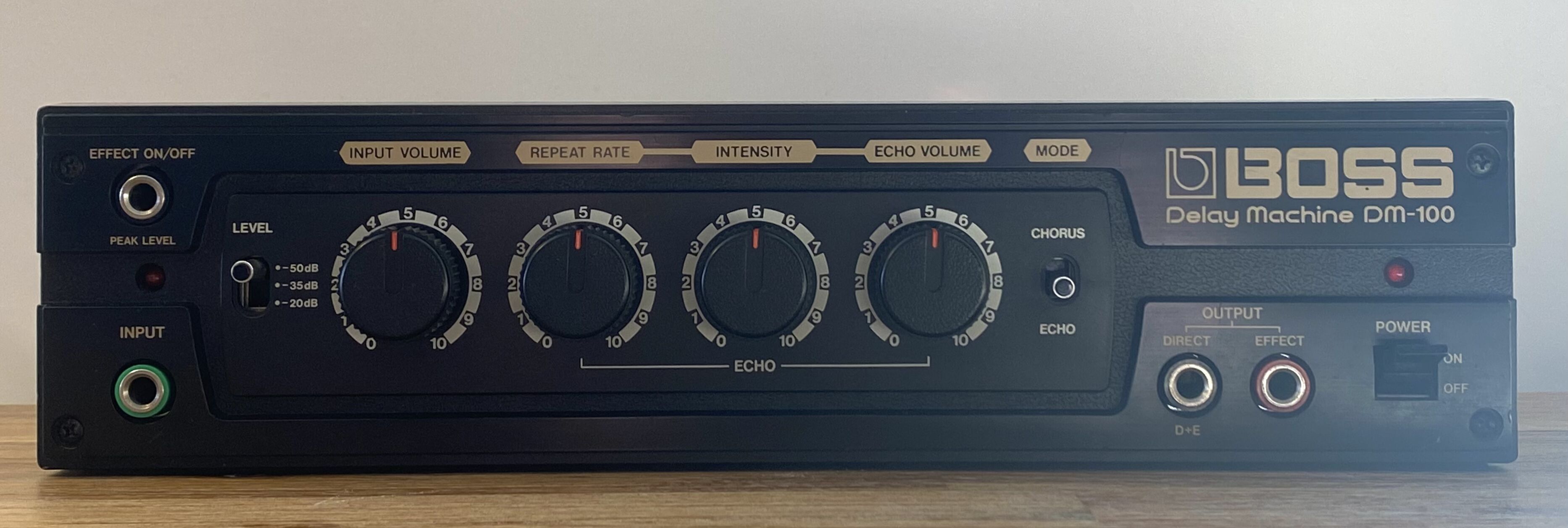 DM-100 Delay Machine - Boss DM-100 Delay Machine - Audiofanzine