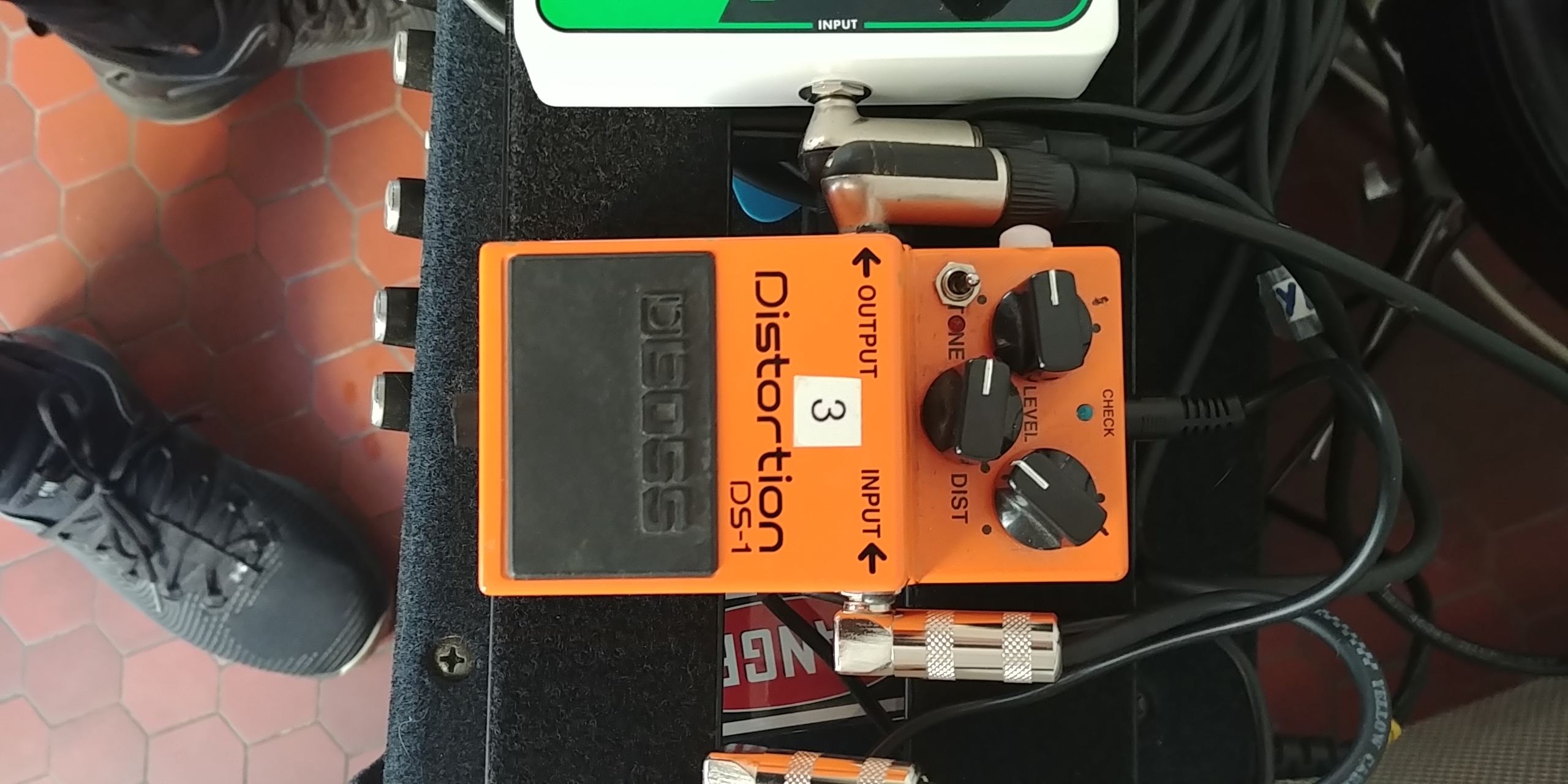 DS-1 Distortion - Ultra Mod - - Modded by Keeley Boss - Audiofanzine