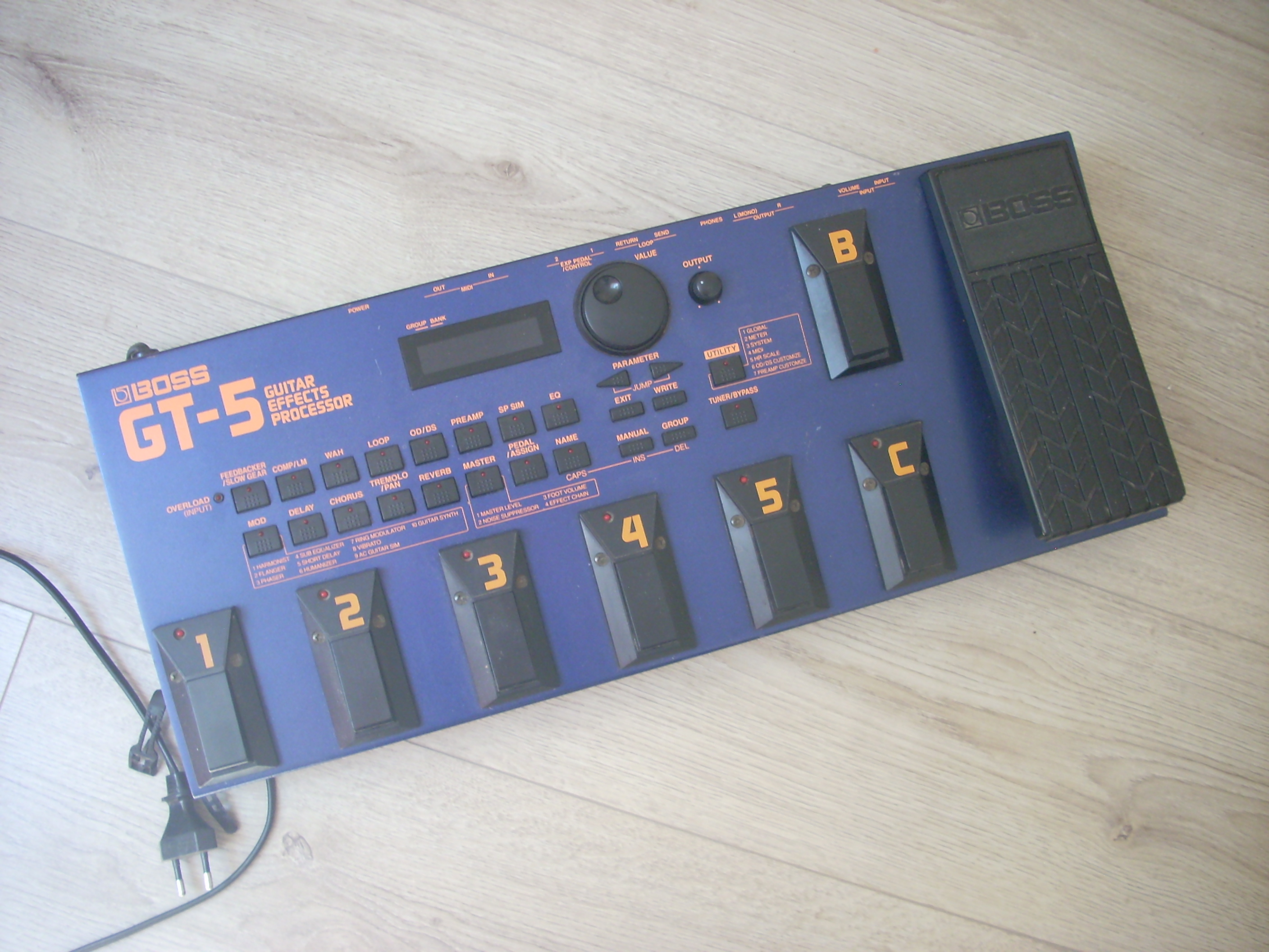 GT-5 - Boss GT-5 - Audiofanzine